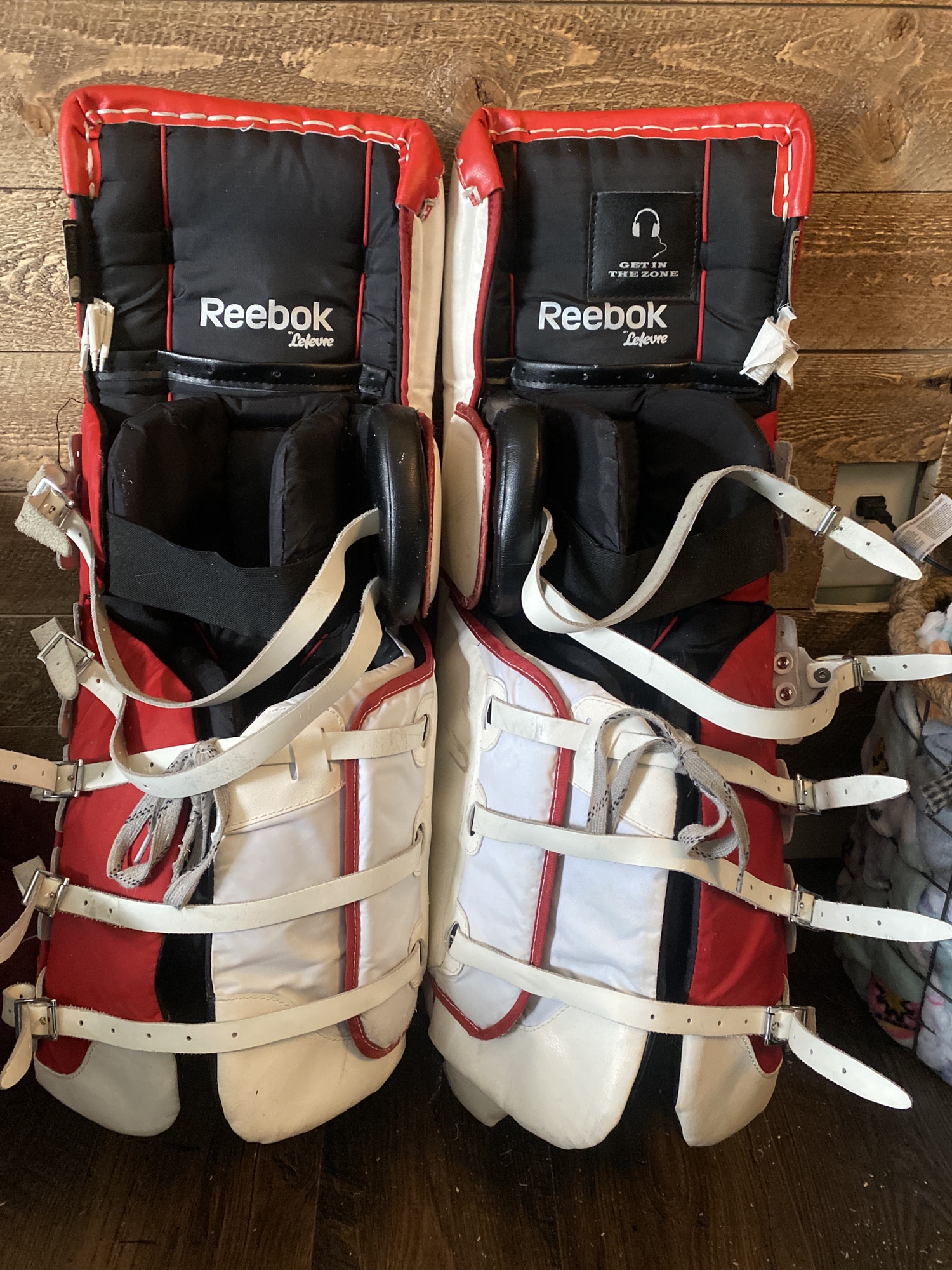 32" Reebok Revoke 7000 Goalie Leg Pads | SidelineSwap