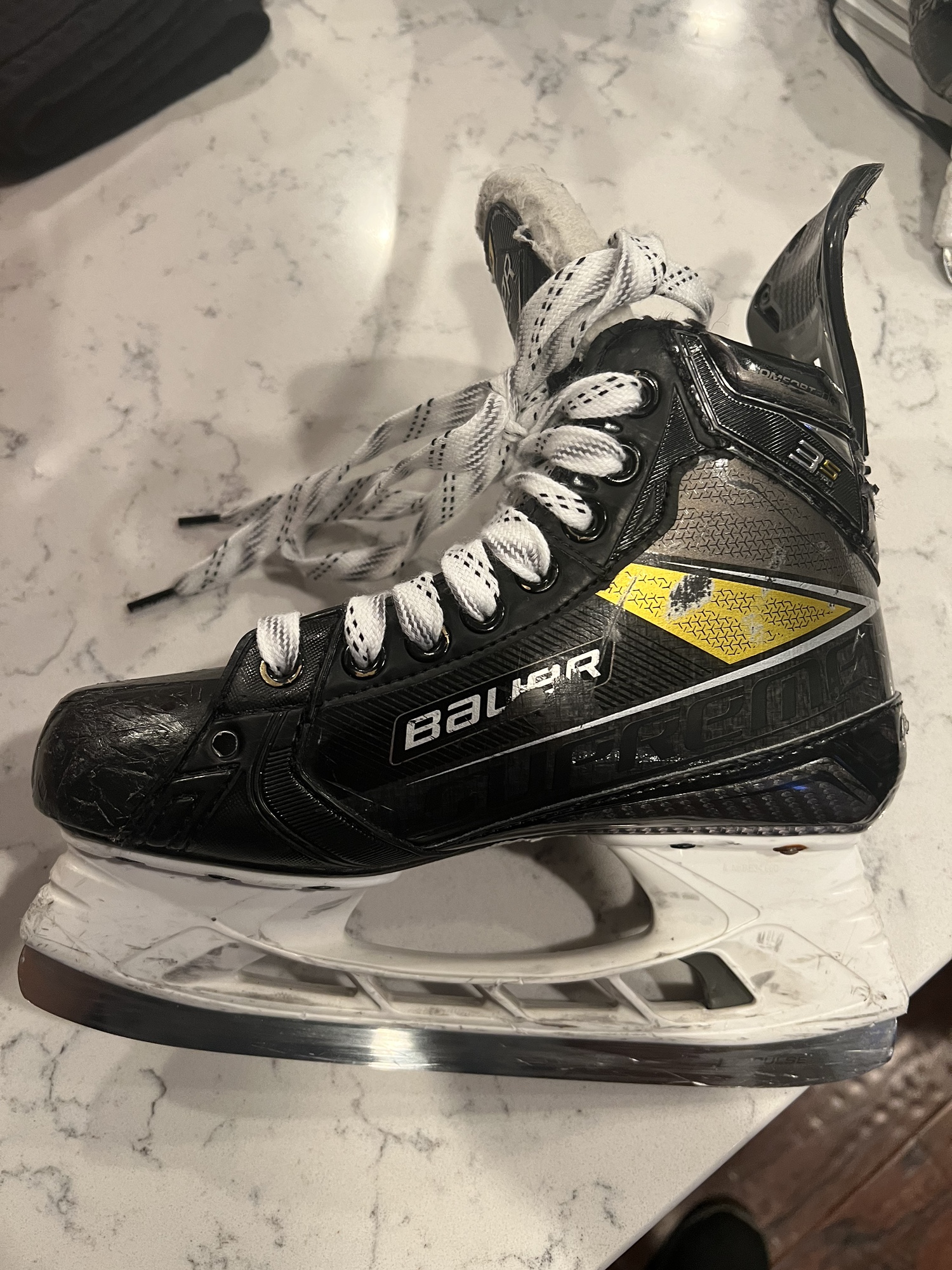 Bauer Supreme 3s Pro Intermediate size 4 fit 2 | SidelineSwap