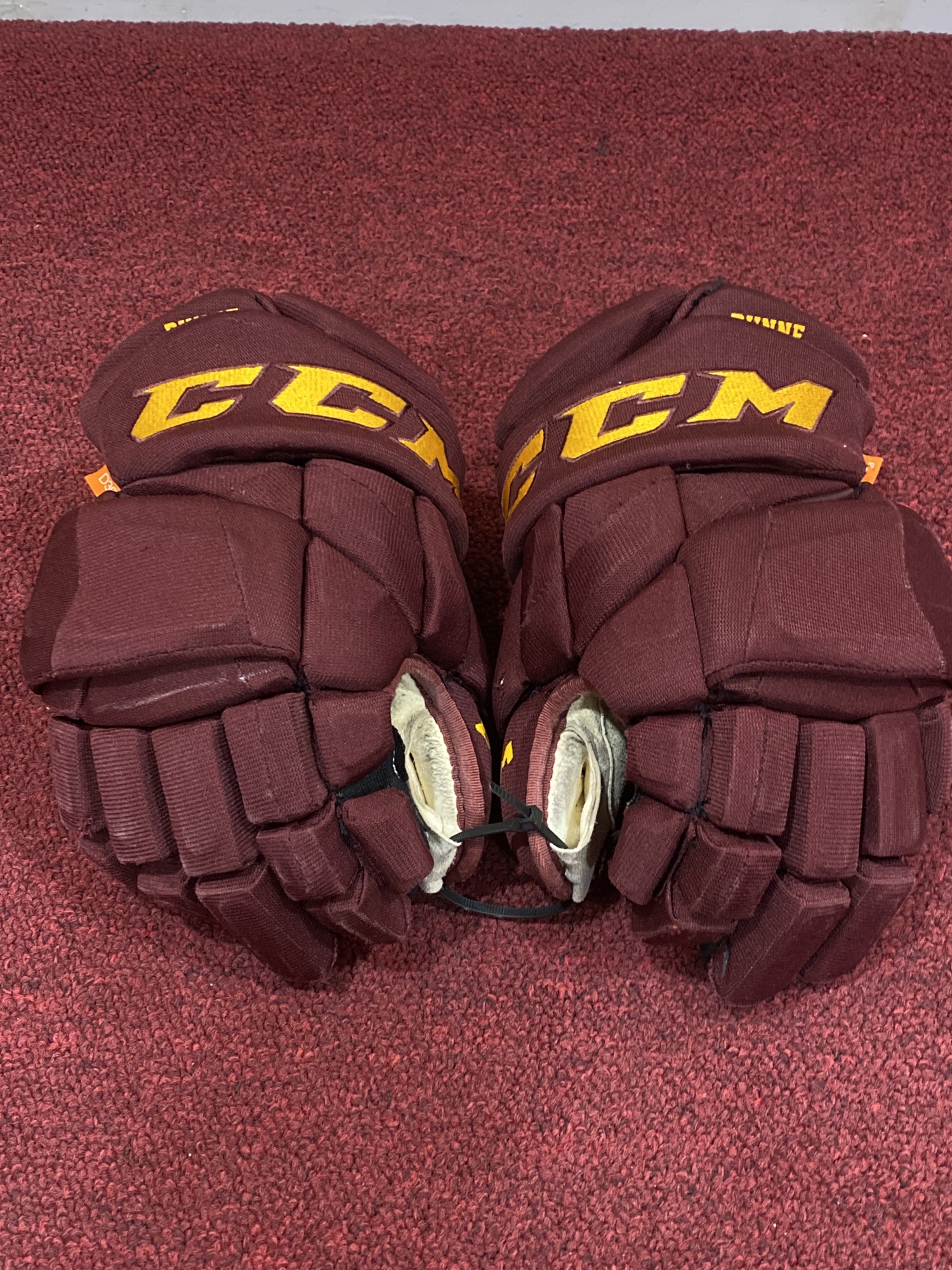 University Of Minnesota CCM 13" Pro Stock Jetspeed FT1 Gloves Item#MINNGD | SidelineSwap