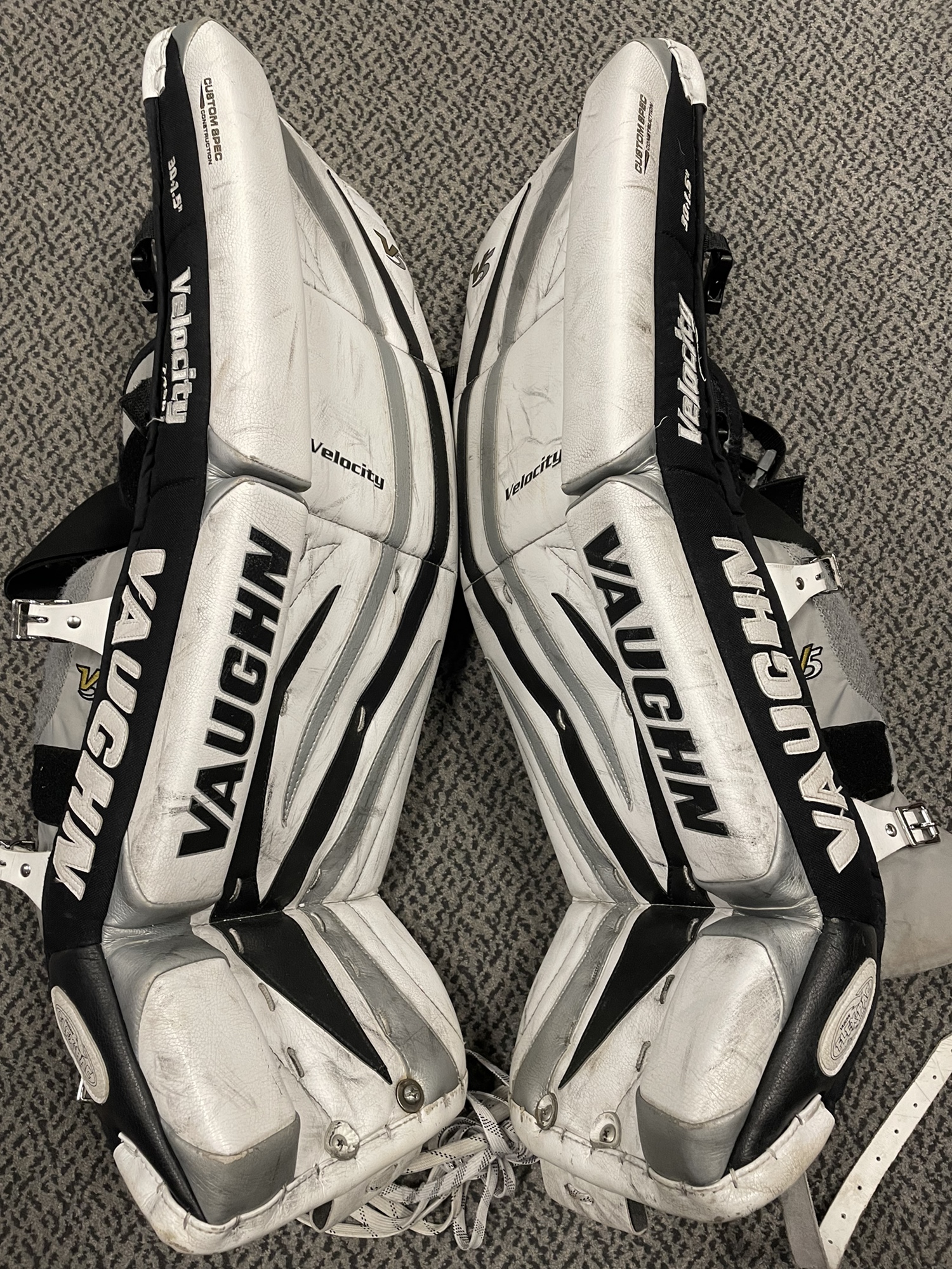 Used Vaughn Velocity V5 30” +1.5” goal leg pads | SidelineSwap