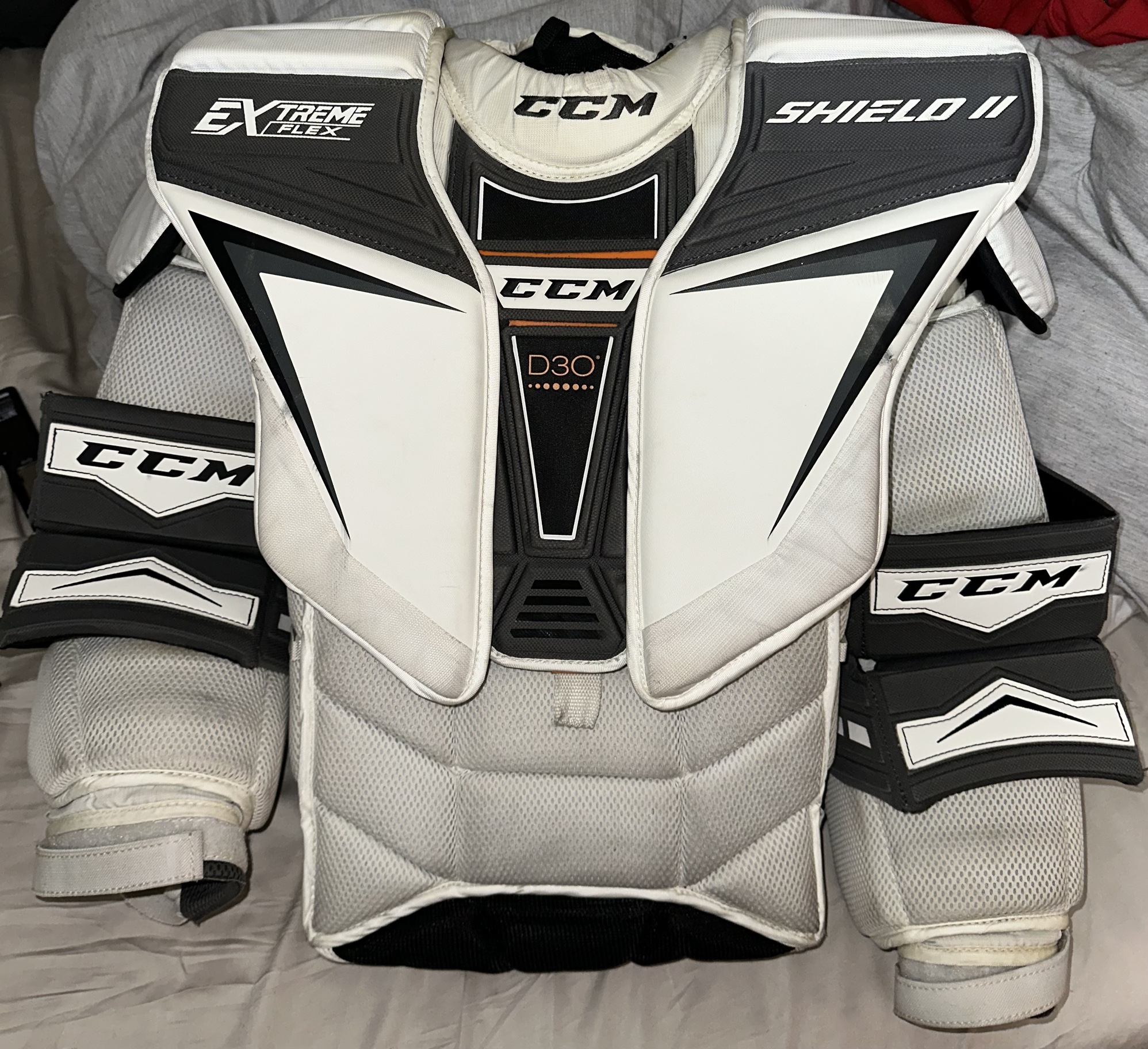 CCM D30 ExTreme Flex Shield II Chest Protector | SidelineSwap