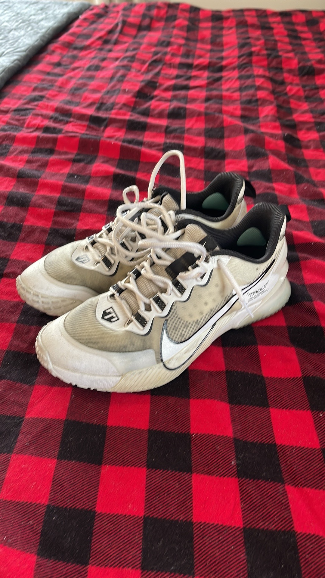 White Men's Turfs Low Top Force Zoom Trout 7 | SidelineSwap