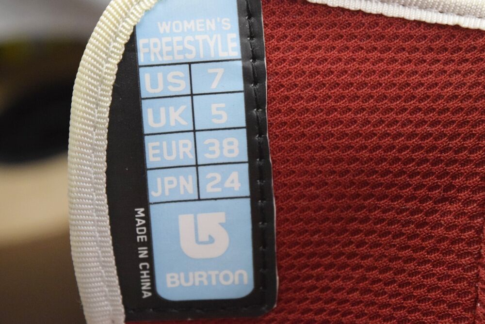 BURTON FREESTYLE SNOWBOARD BOOTS WOMEN SIZE 7 | SidelineSwap