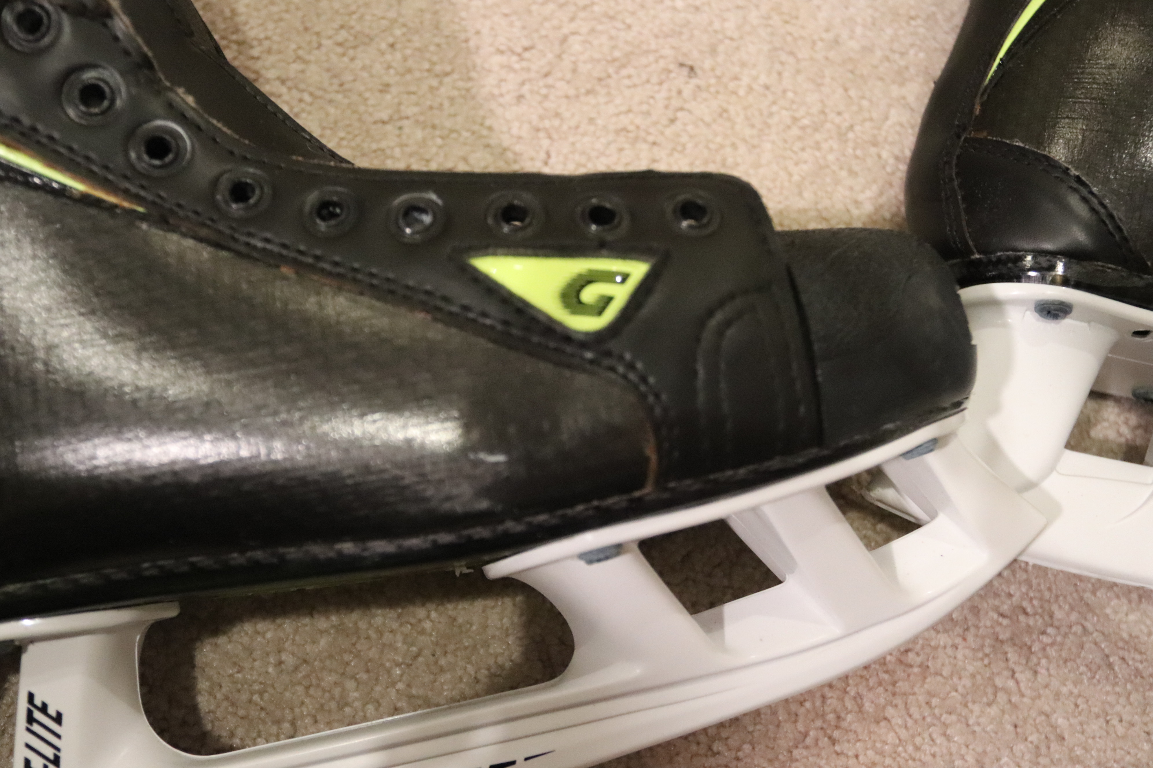 Graf Ultra G75 Lite Hockey Skates - Size 9.5R - #60 | SidelineSwap