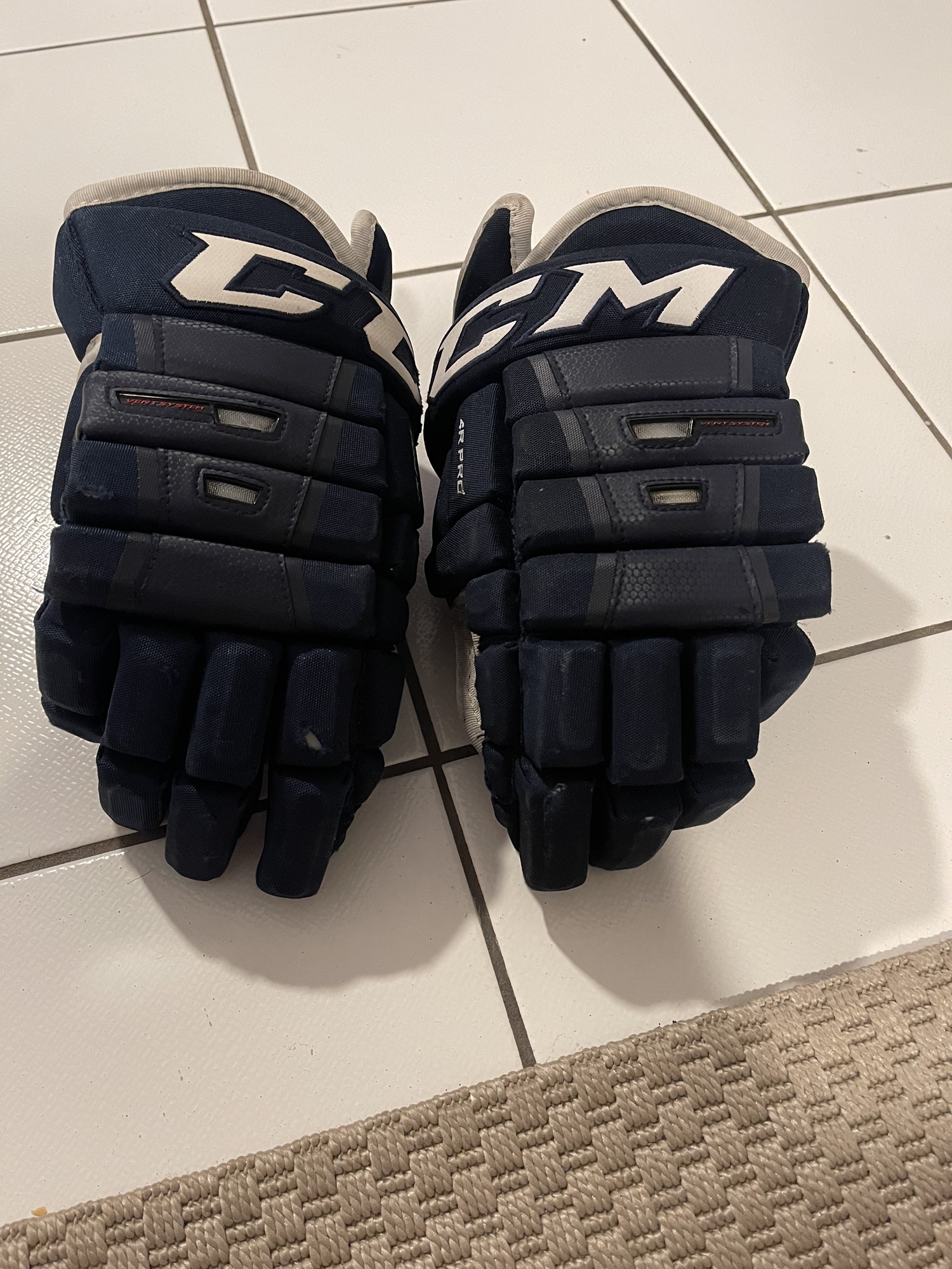 FREE SHIPPING Senior CCM 4R Pro Hockey Gloves | SidelineSwap