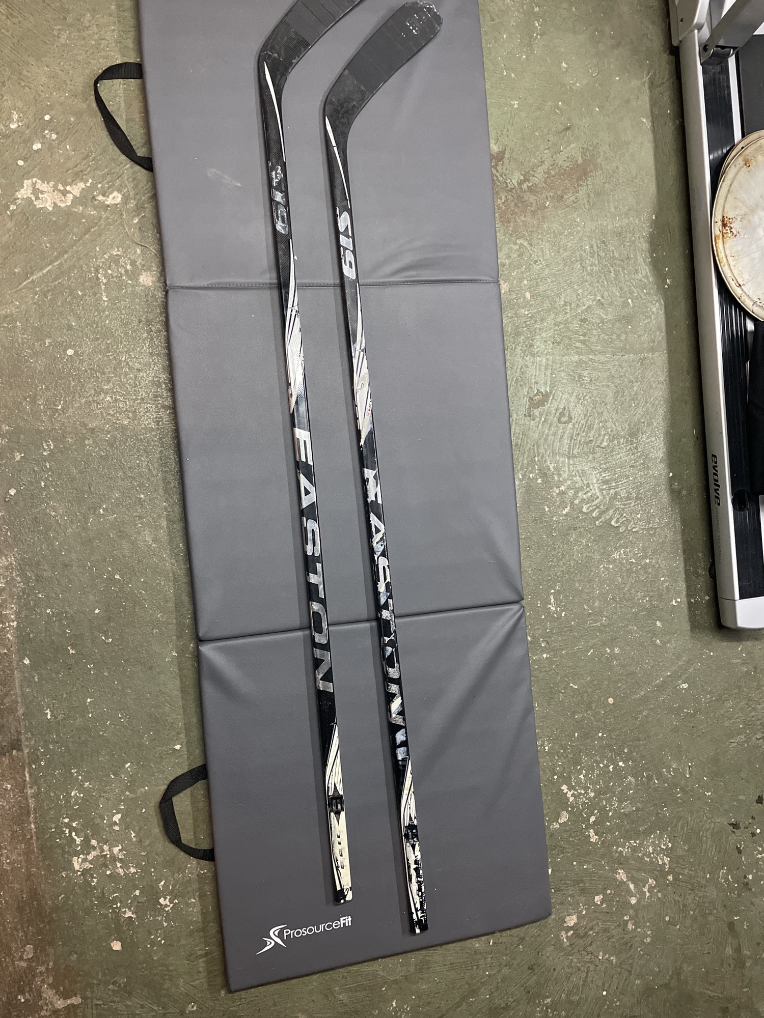 2 Easton S19 Hockey Sticks Right | SidelineSwap