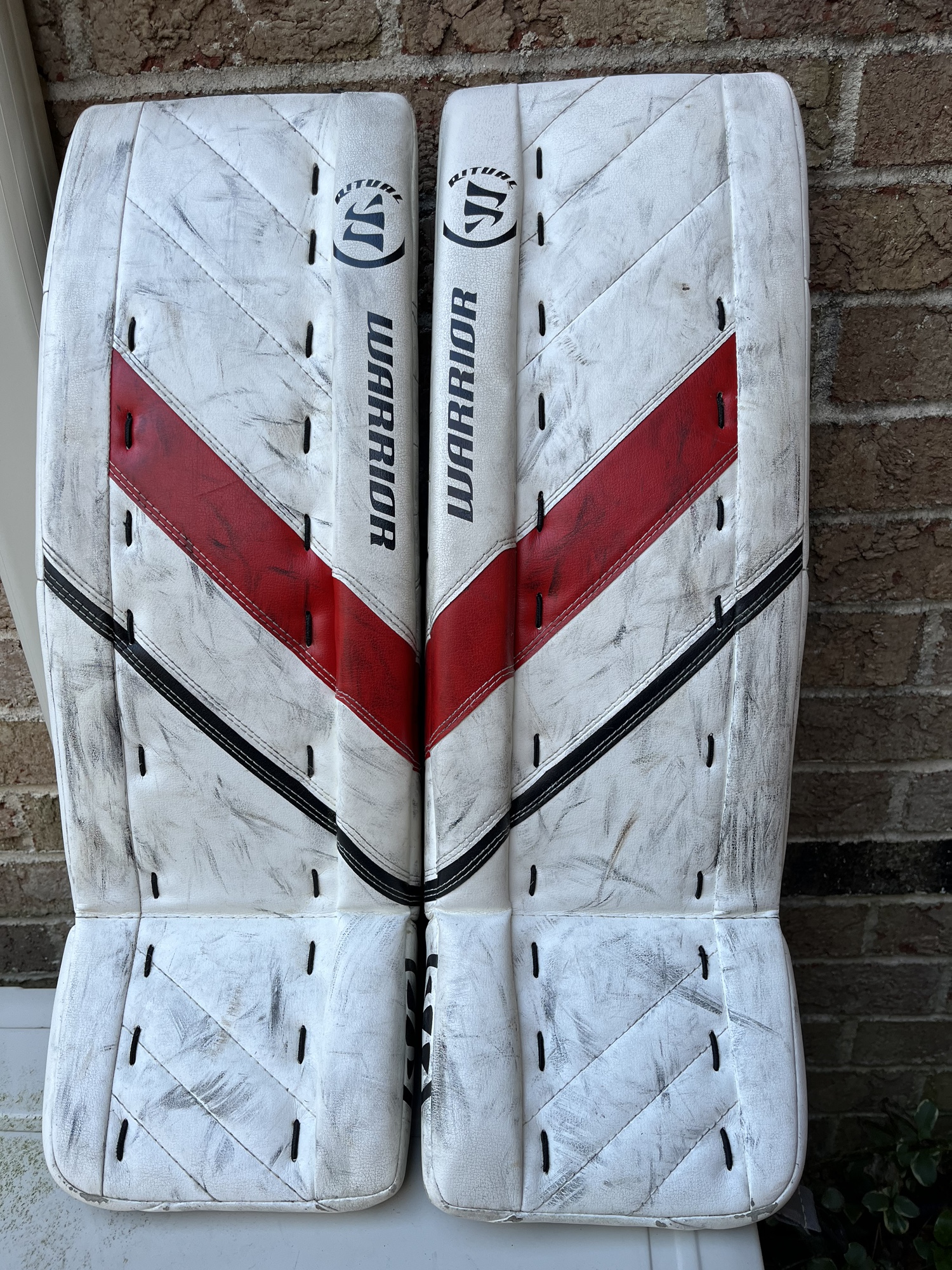 Warrior Junior RG4 26+1 Goalie Pads | SidelineSwap
