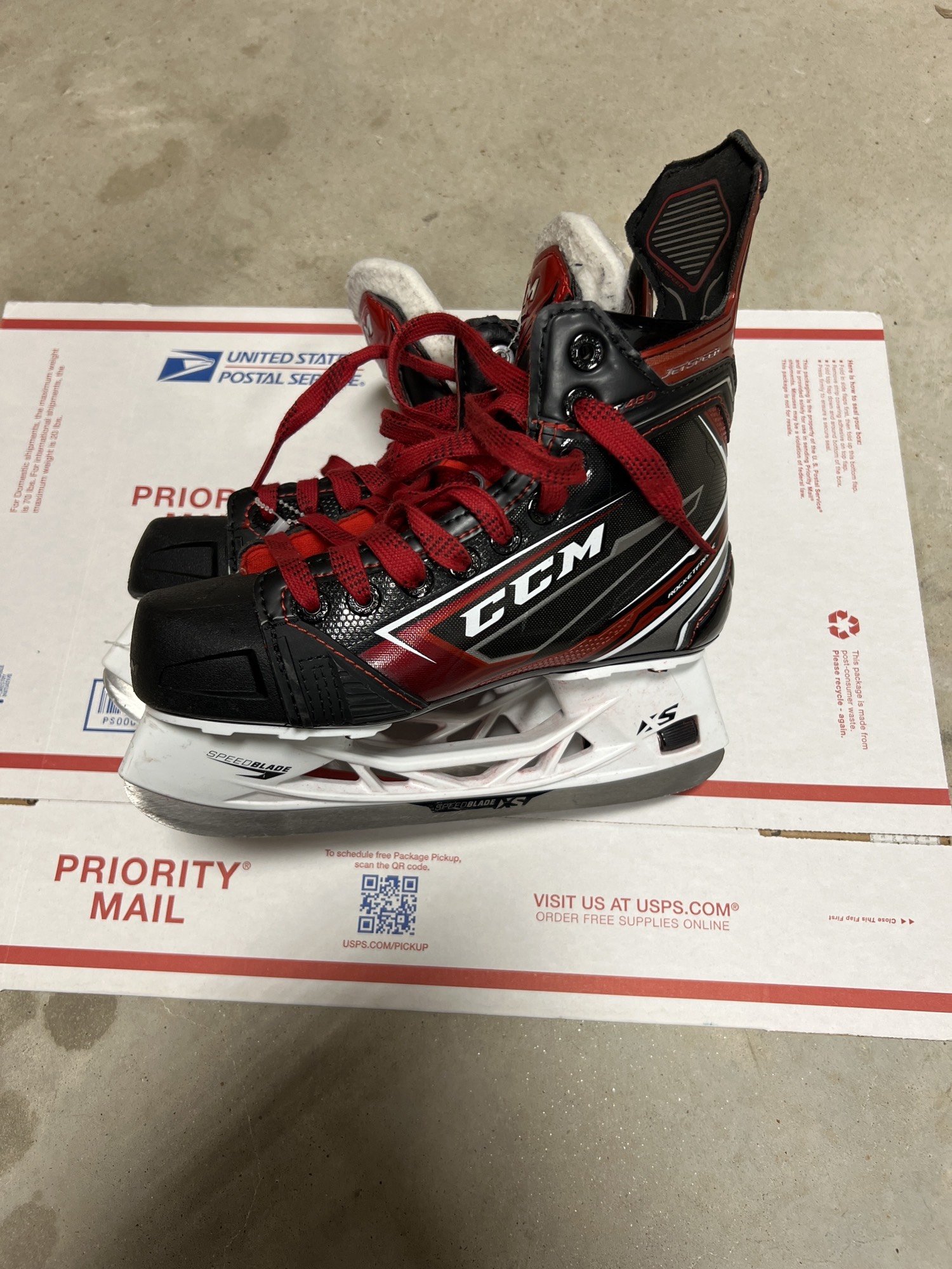 Junior Used CCM JetSpeed FT480 Hockey Skates 3.0 | SidelineSwap