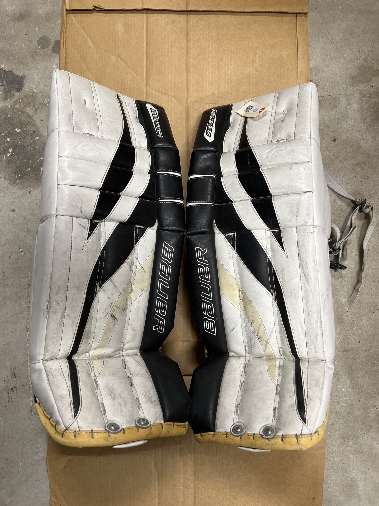 Used 30" Bauer Reactor 4000 Goalie Leg Pads | SidelineSwap