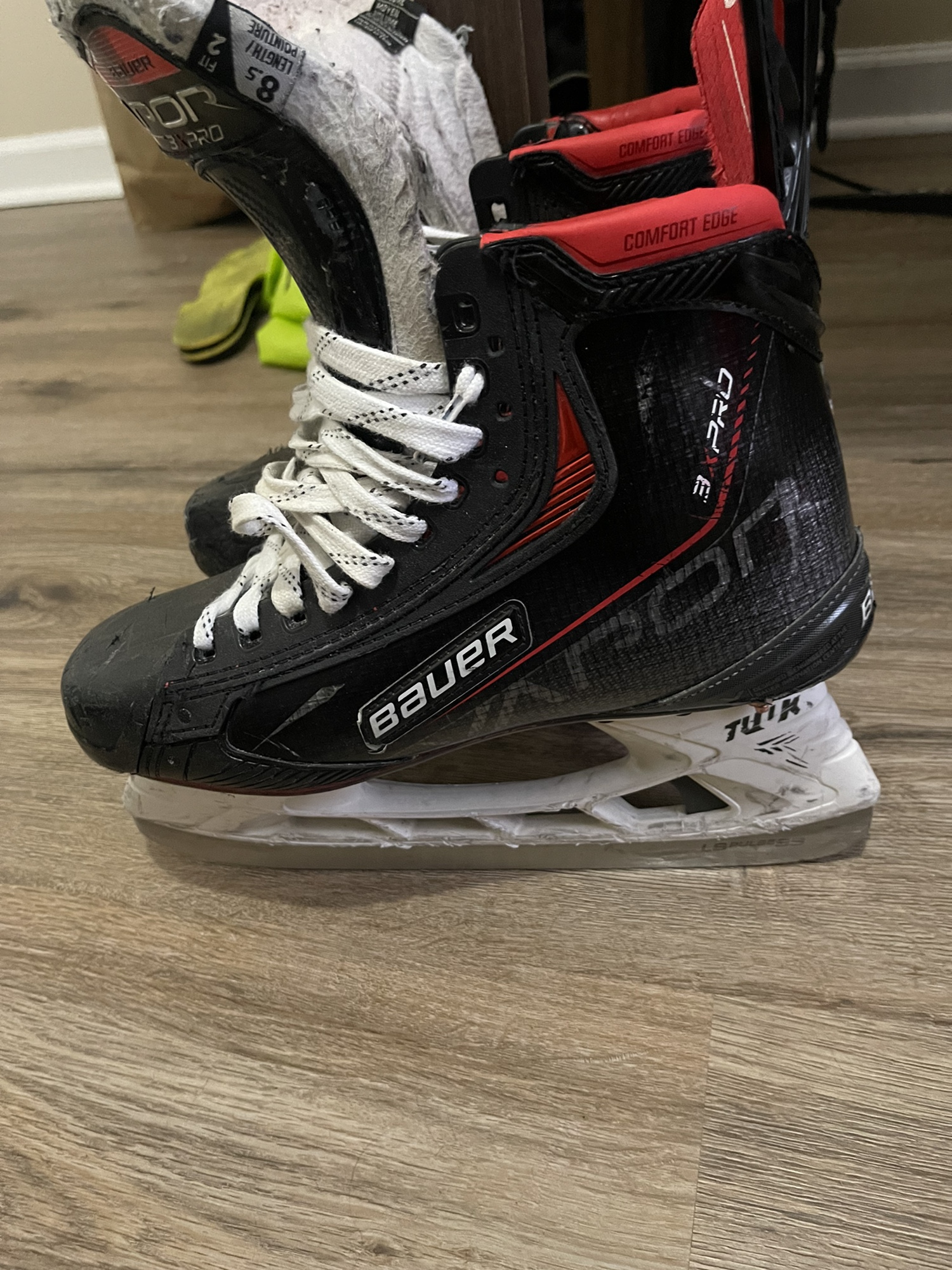Used Bauer Fit 2 Size 8.5 Vapor 3X Pro Hockey Skates | SidelineSwap