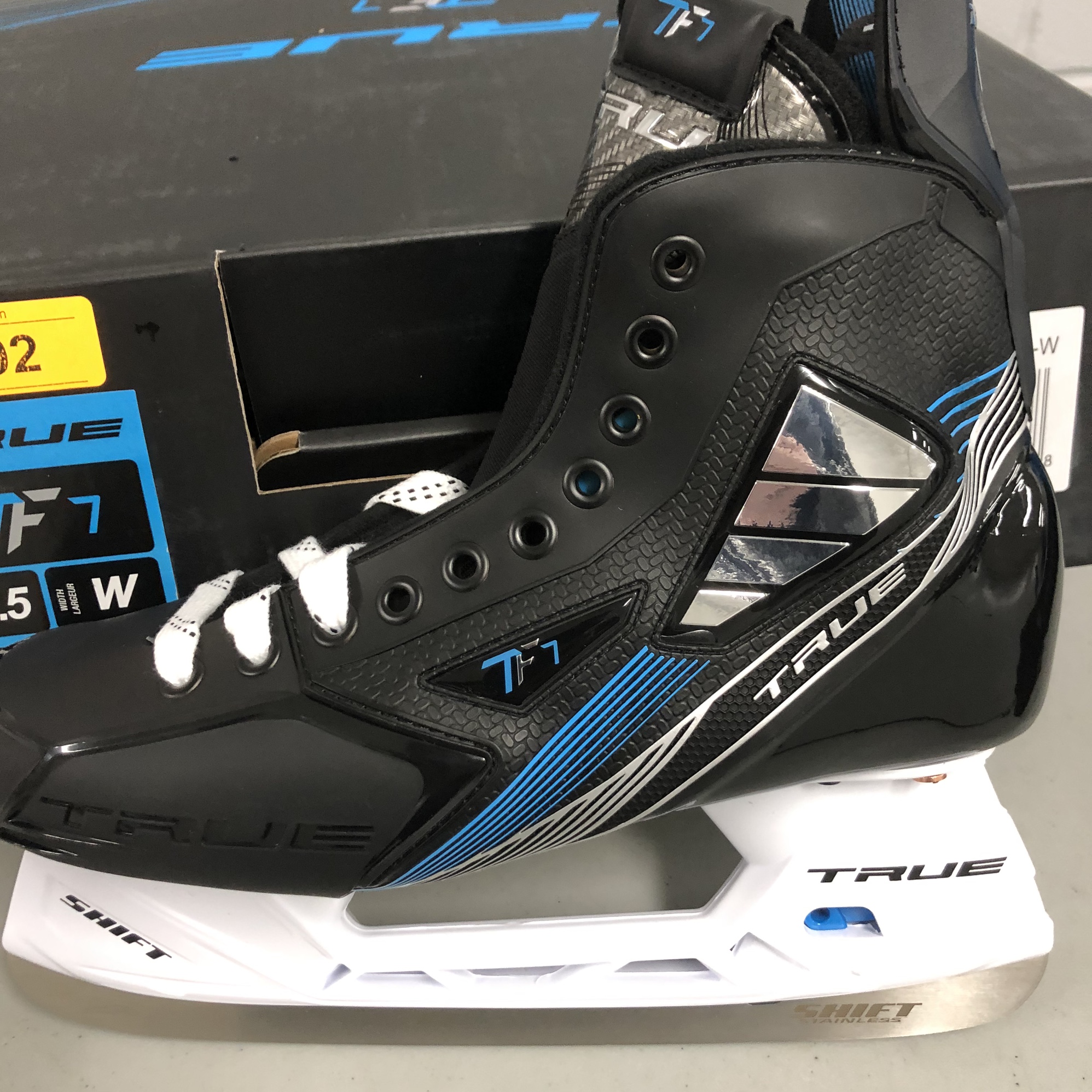 NEW True TF7 mens size 8.5W hockey skates | SidelineSwap