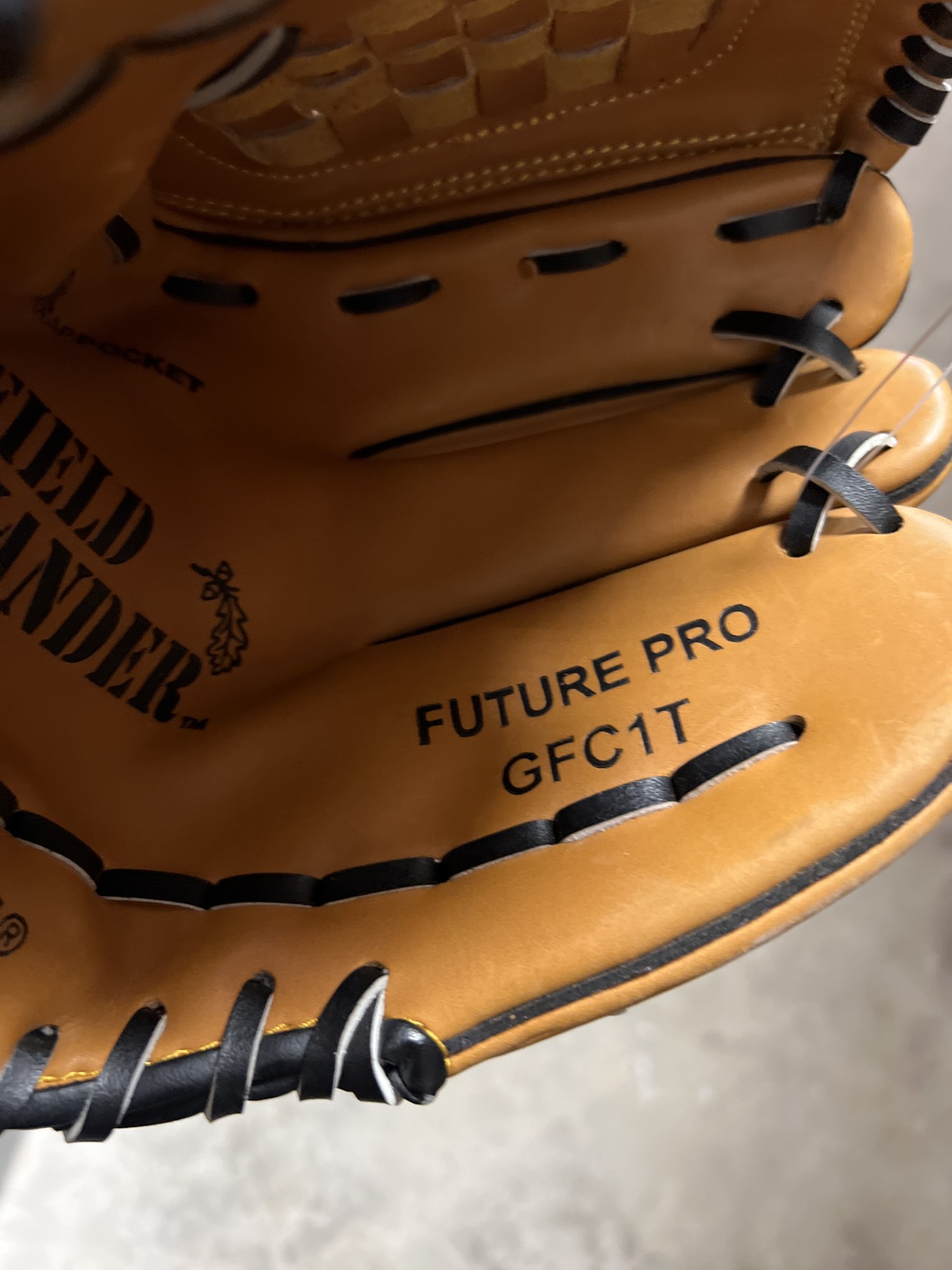 New Right Hand Throw Baseball Glove 9.5" | SidelineSwap