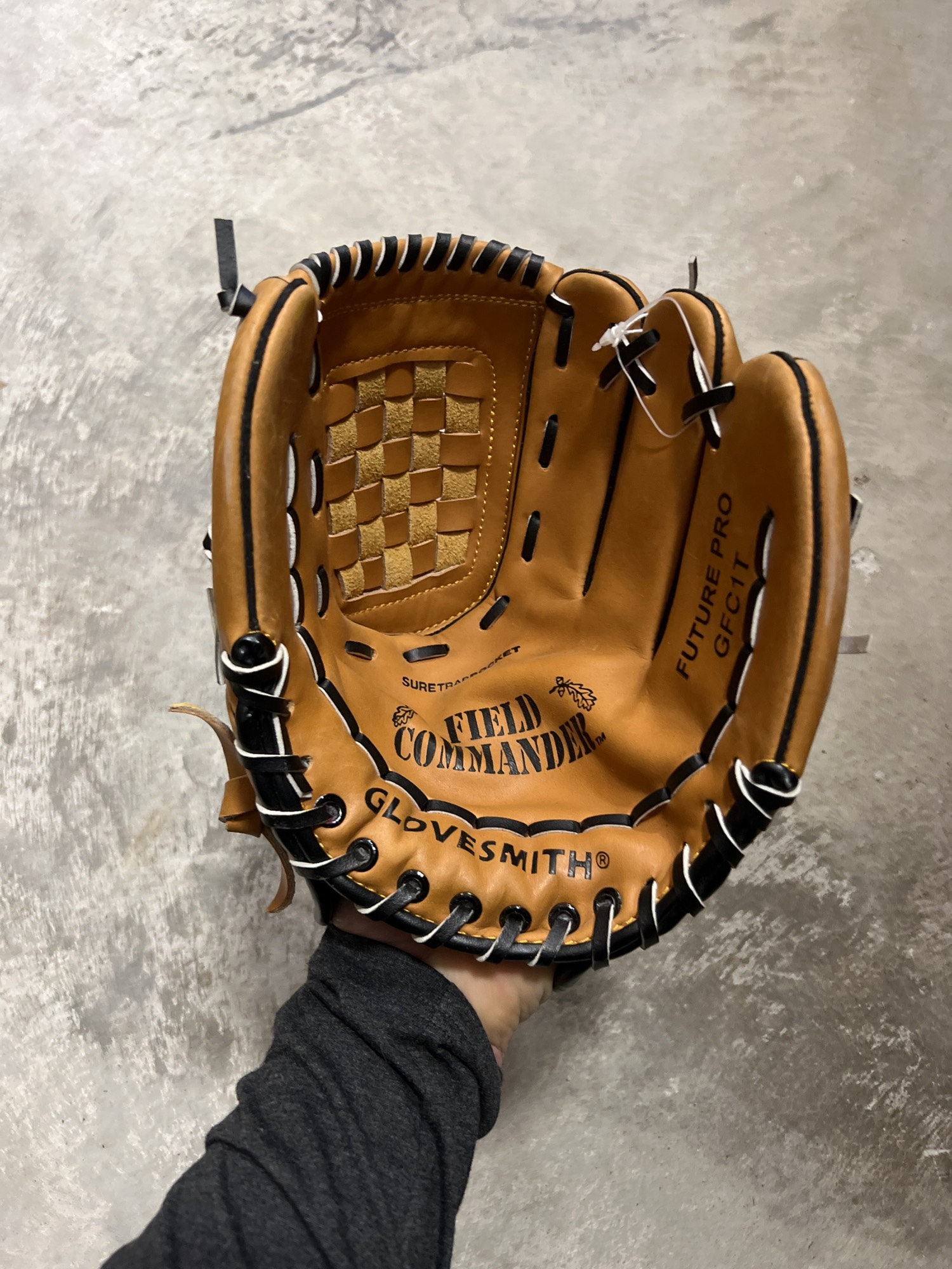 New Right Hand Throw Baseball Glove 9.5" | SidelineSwap
