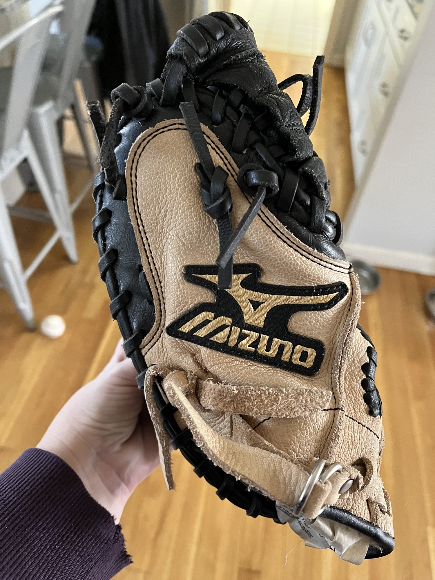 Lefty youth catchers glove | SidelineSwap