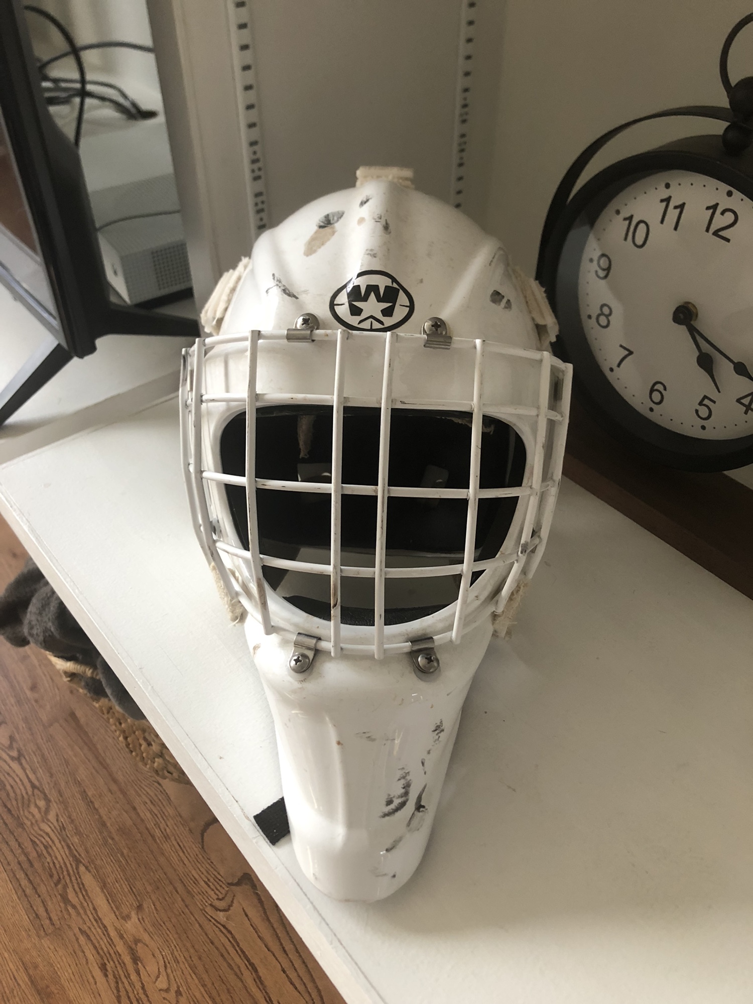 Wall W4 Hockey Goalie Mask - Long Chin Senior Sr Size M/L (certified ...