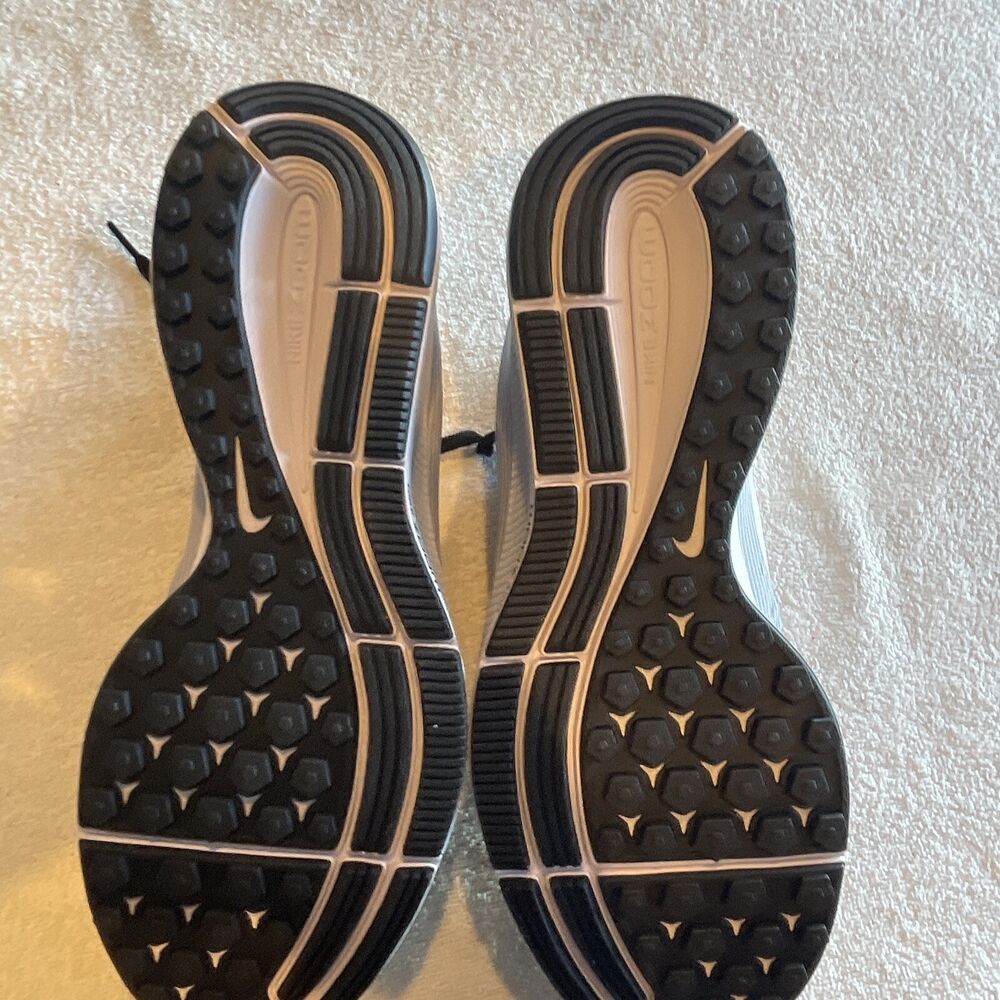 brand new adult size 9 Nike Airzoom Pegasus 34 sneakers. msrp $110 ...