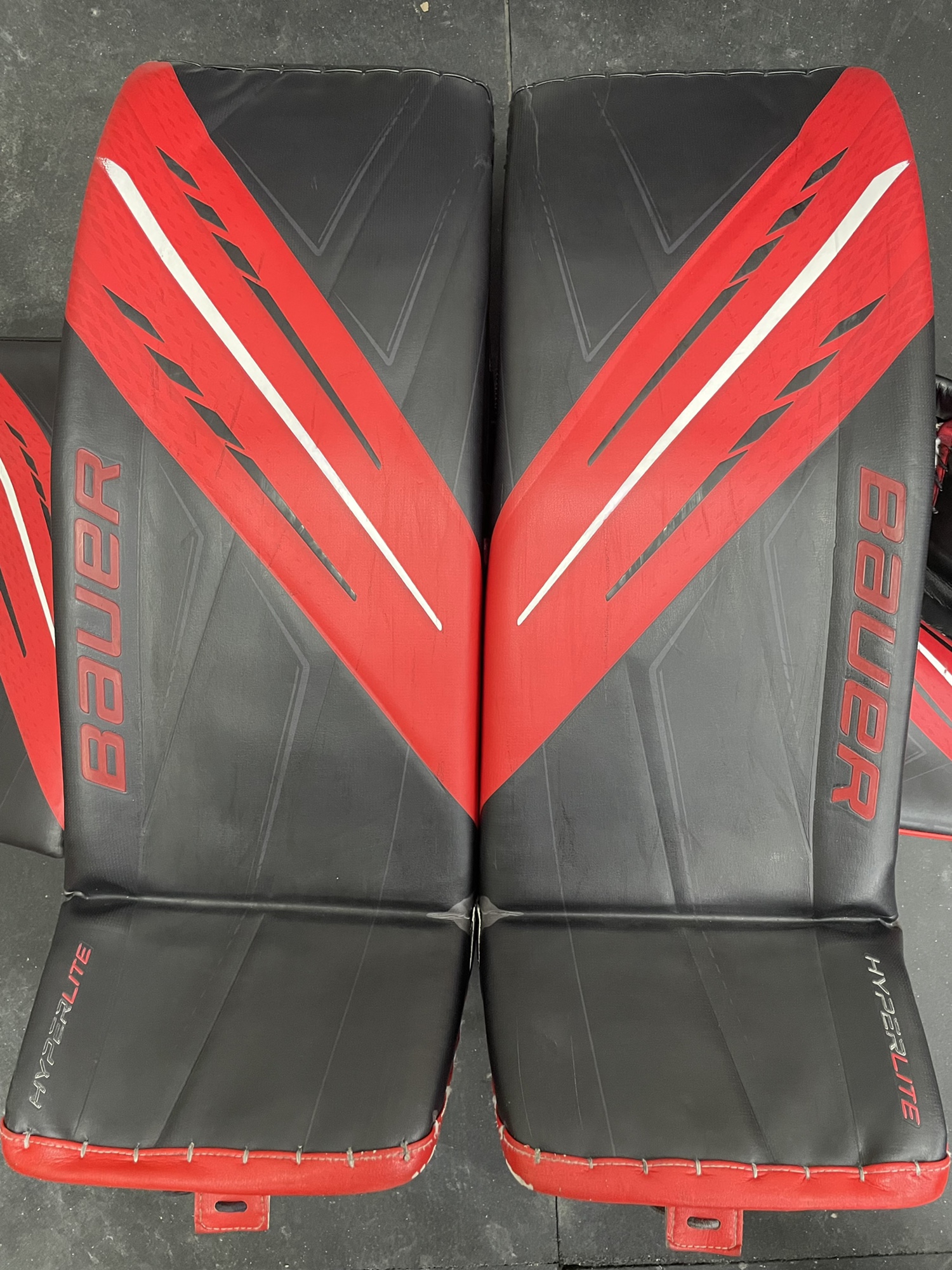 Pro Custom Bauer Vapor Hyperlite Senior Goalie Pads Full Set 33 ...
