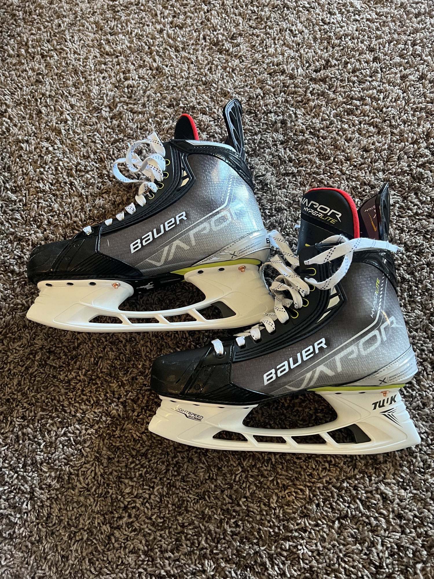 Bauer Size 7.5 Vapor Hyperlite Hockey Skates Fit 3 | SidelineSwap