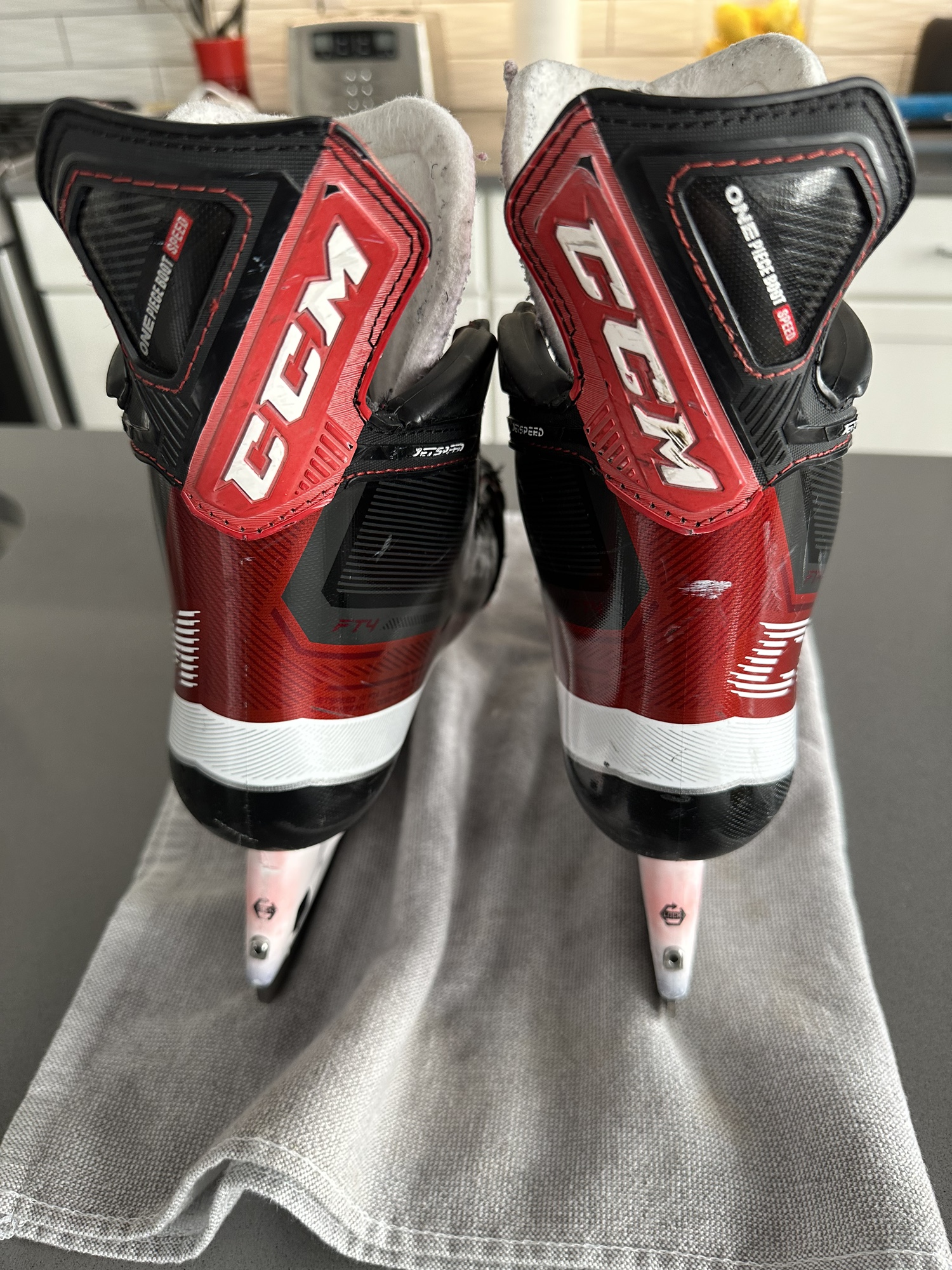 CCM Jetspeed FT4 Skates | SidelineSwap