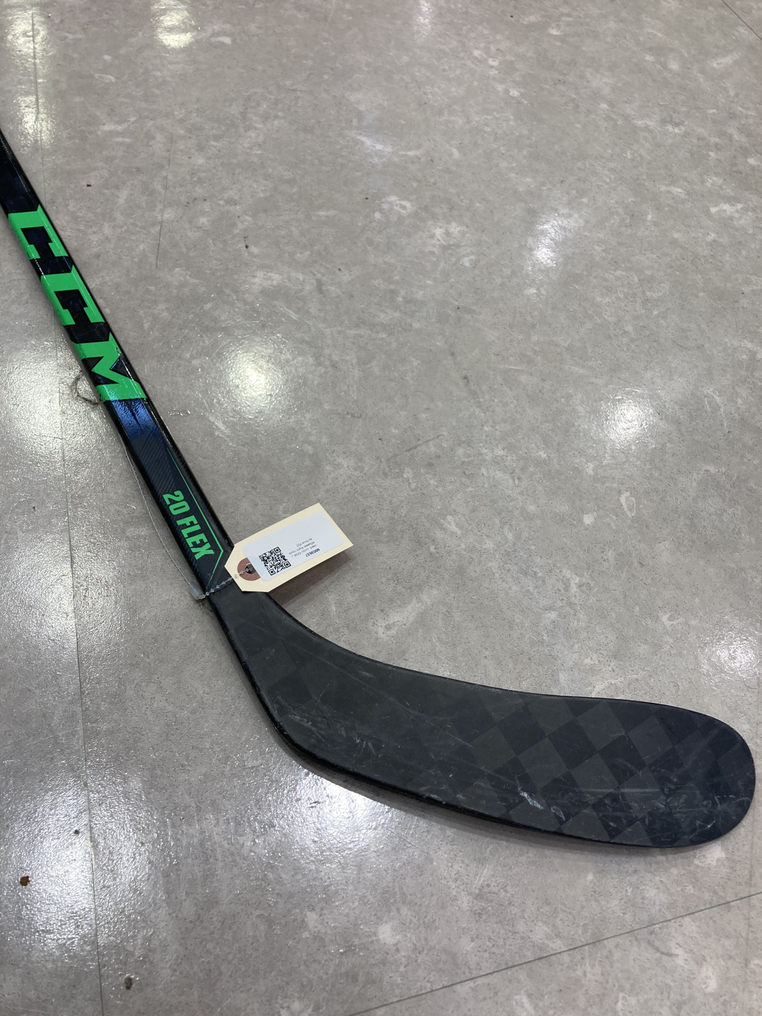 Junior CCM JetSpeed Right Hockey Stick P28 20 Flex 44 Inches | SidelineSwap