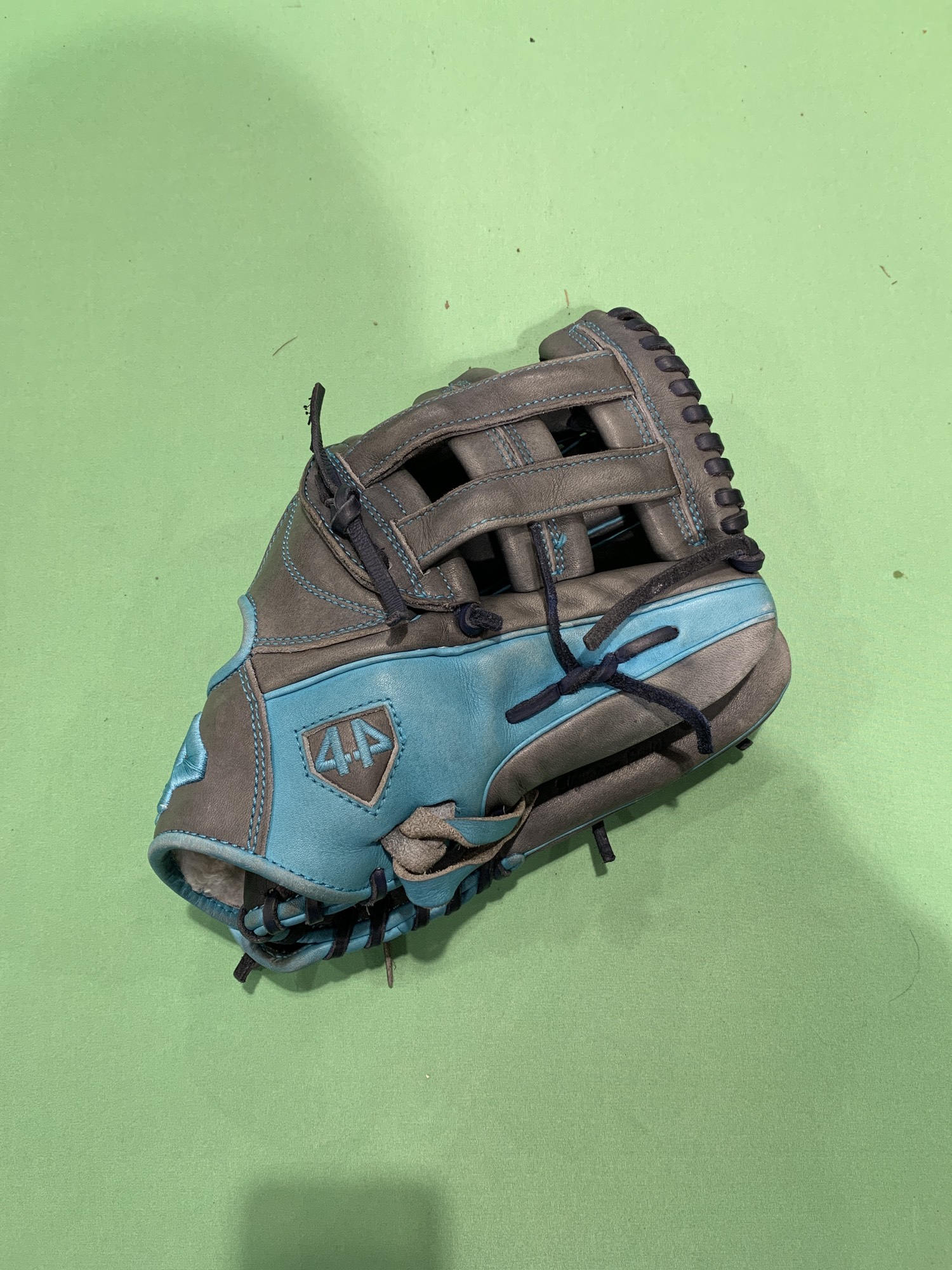Used 44 Pro Signature Series Right-Hand Throw Outfield Baseball Glove ...