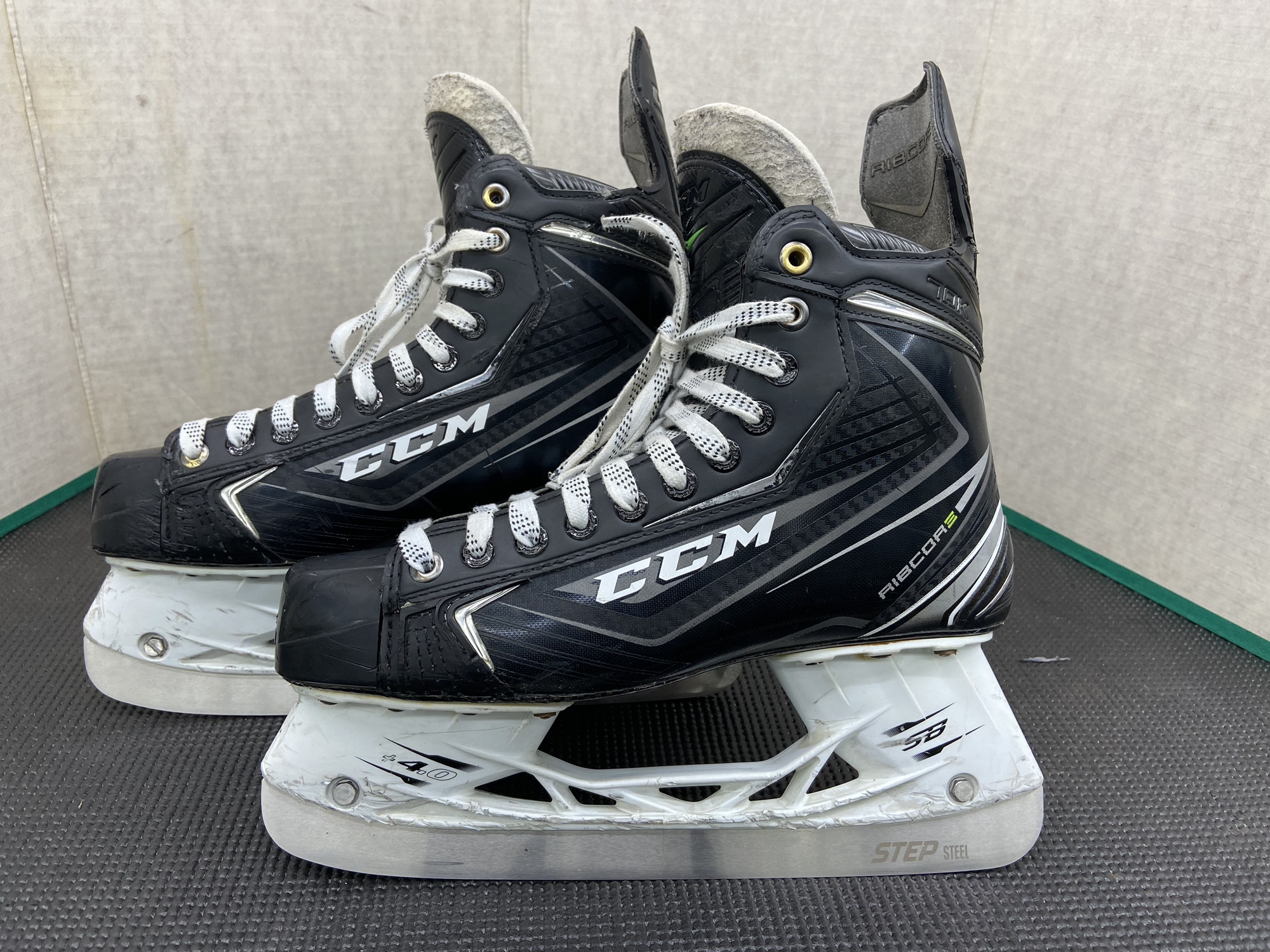 Senior CCM Regular Width Size 9 RibCor 70K Hockey Skates | SidelineSwap