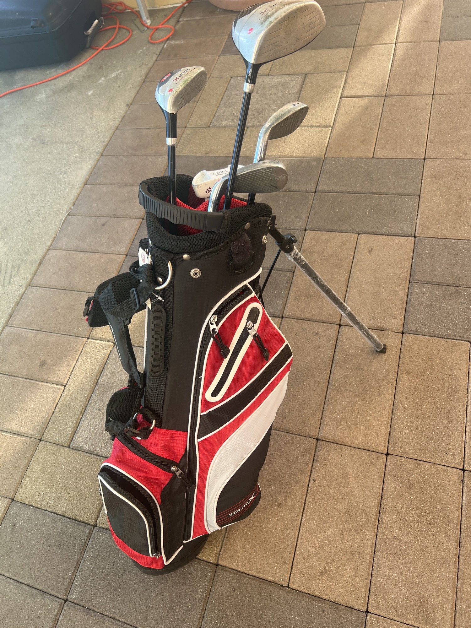 Used Junior Tour Right Clubs (Full Set) Number of Clubs | SidelineSwap