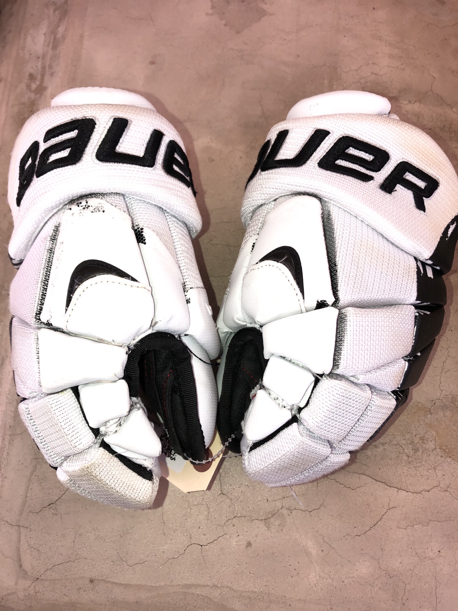 Used Bauer Vapor APX Gloves 10" | SidelineSwap