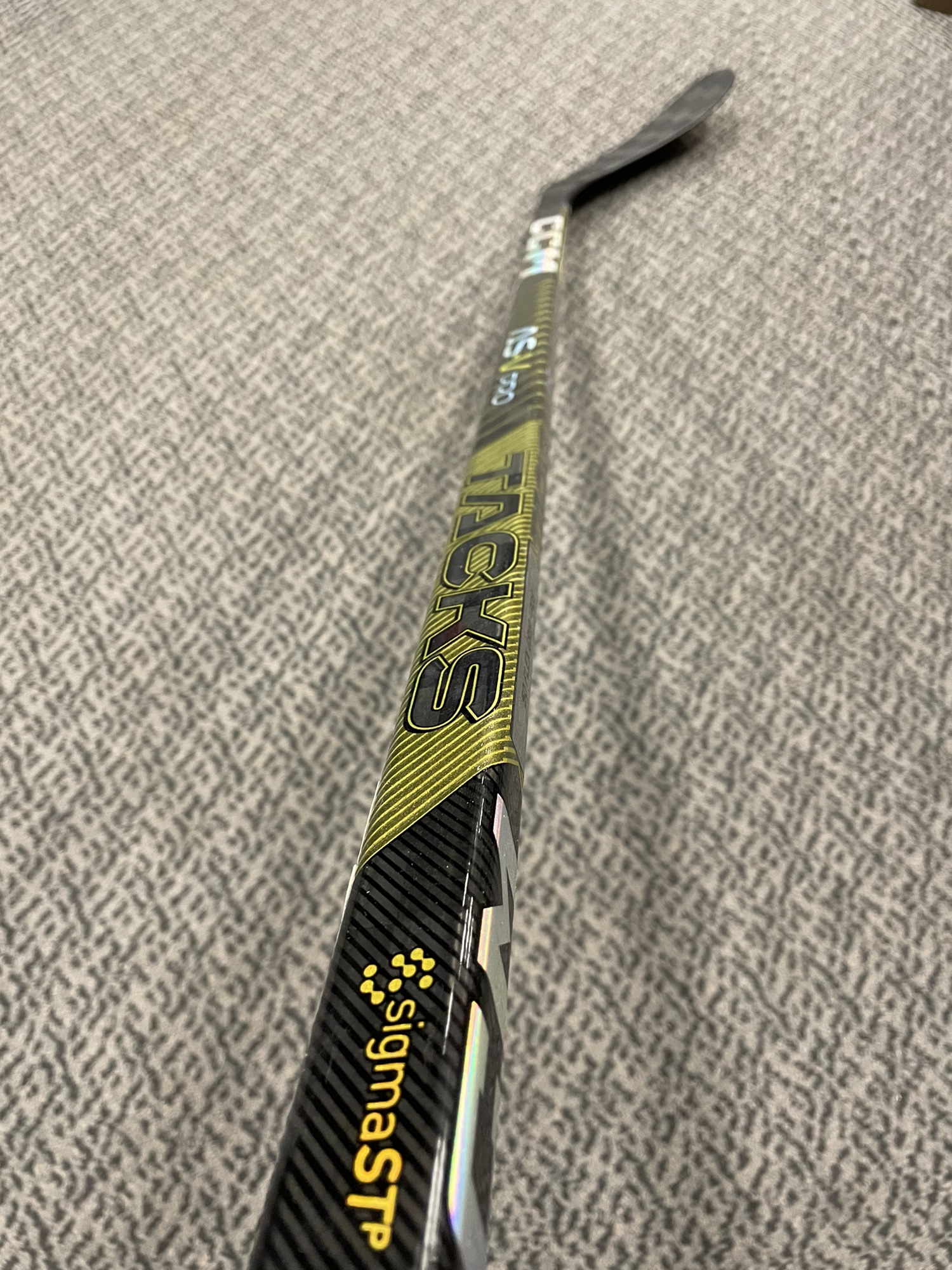 CCM AS-V Pro 50 flex P28 curve right hand stick | SidelineSwap