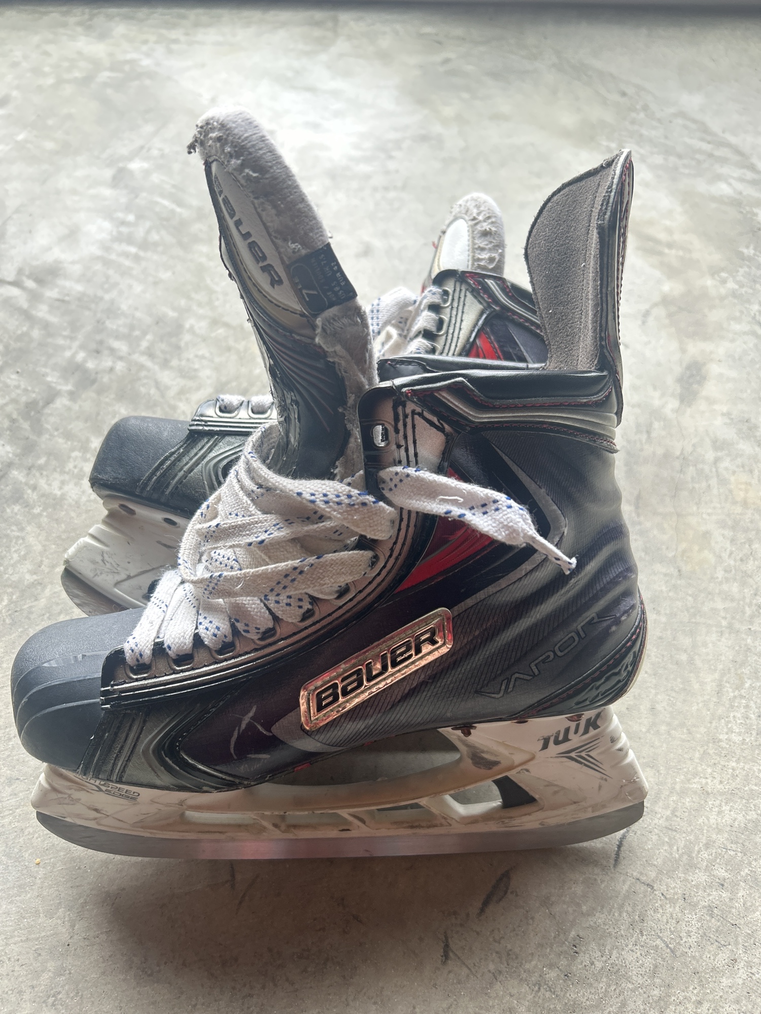 Bauer Vapor APX2 Pro Stock Skates 7 EE | SidelineSwap