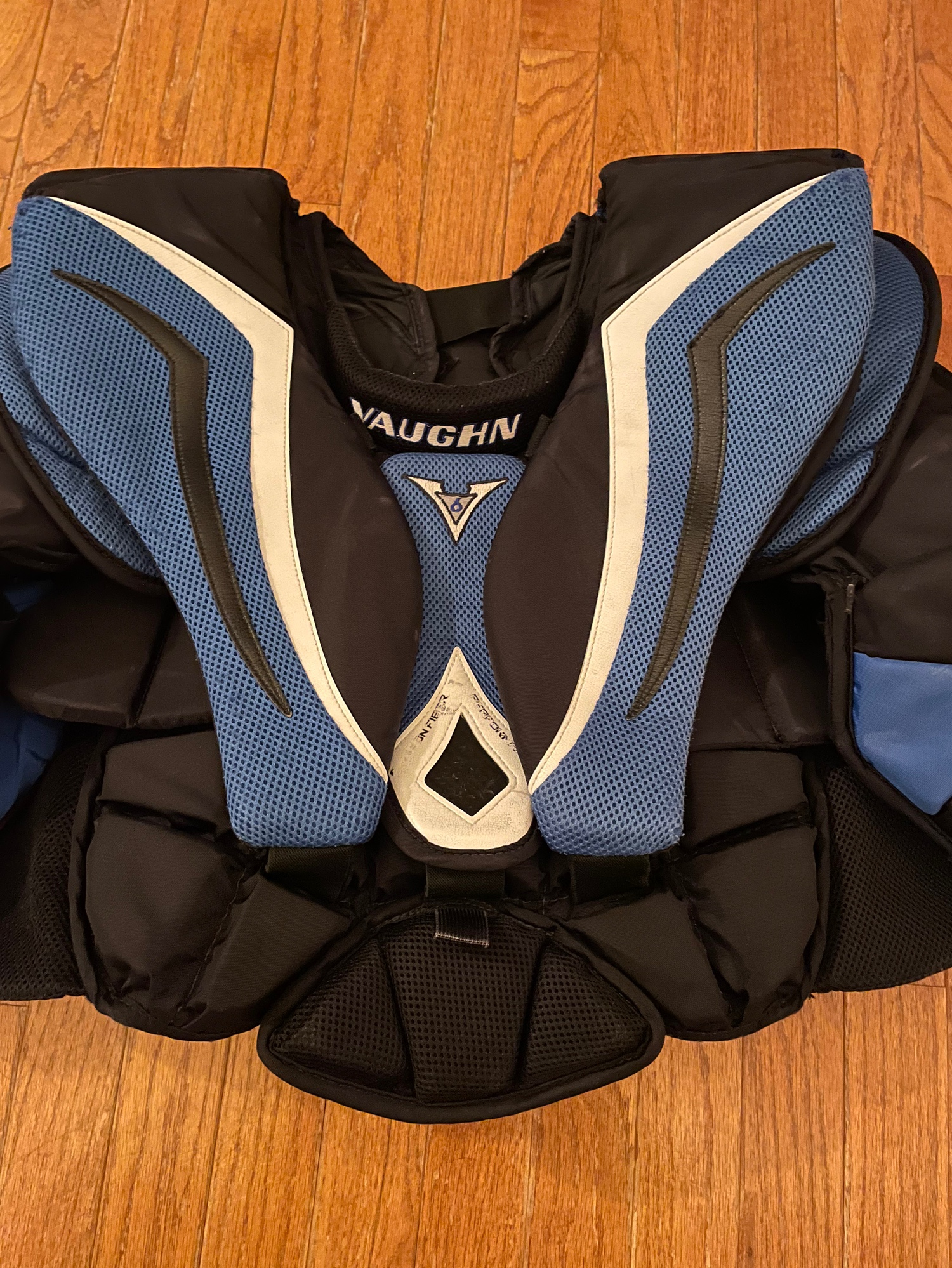 Vaughn Velocity V6 Goalie Chest Protector Intermediate Medium ...
