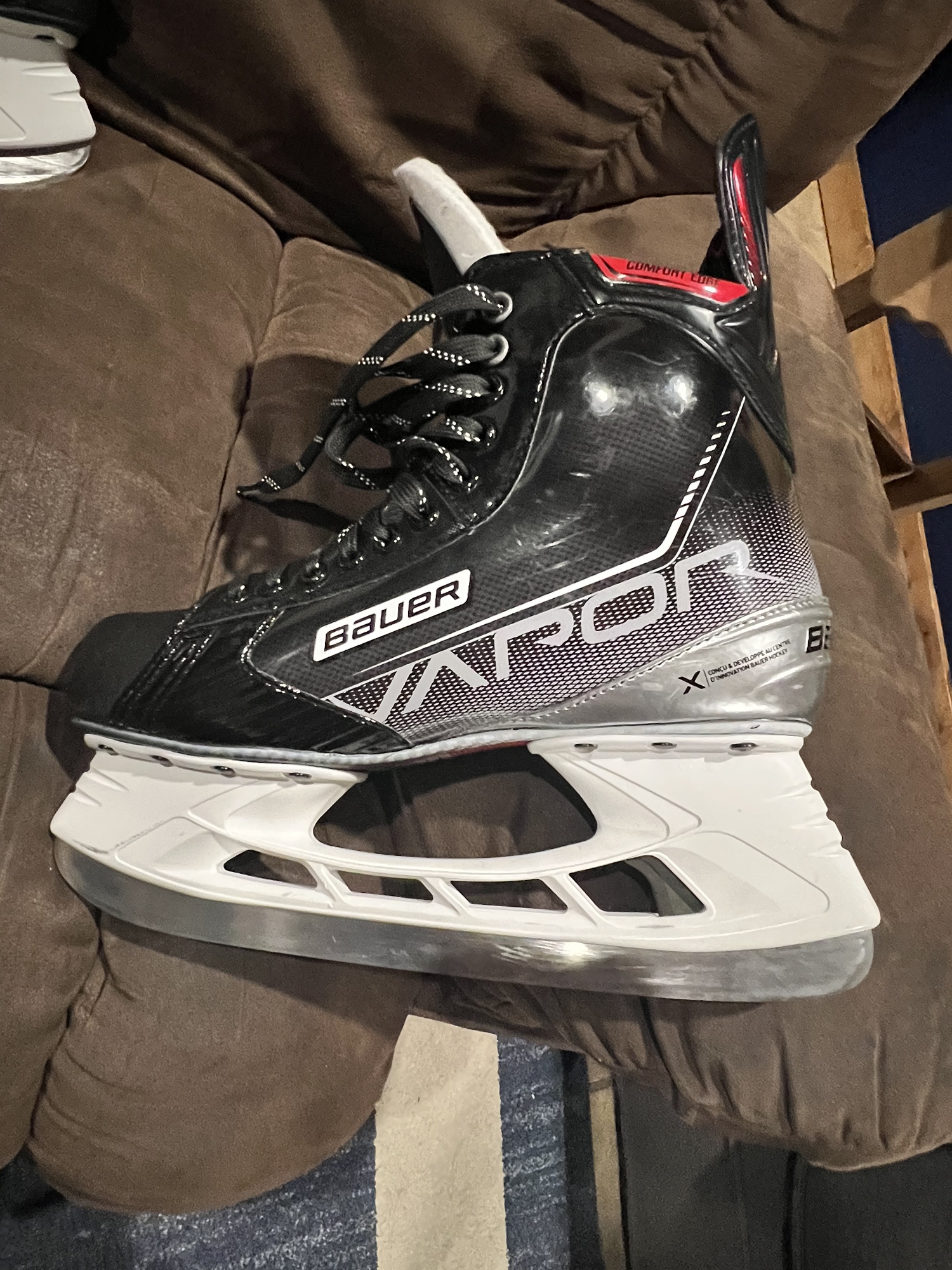 New Bauer Regular Width Size 11 Vapor XLTX Pro Hockey Skates | SidelineSwap