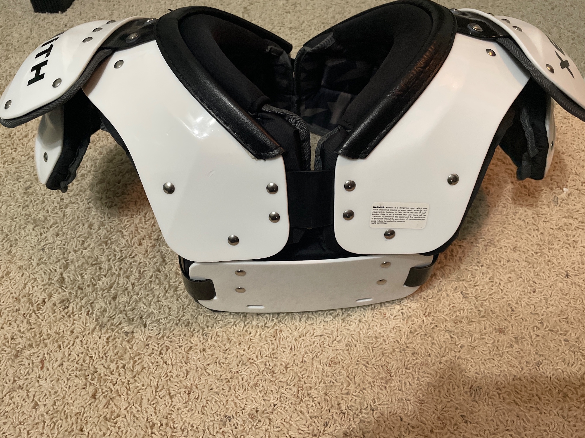 Adult Medium Xenith Shoulder Pads | SidelineSwap