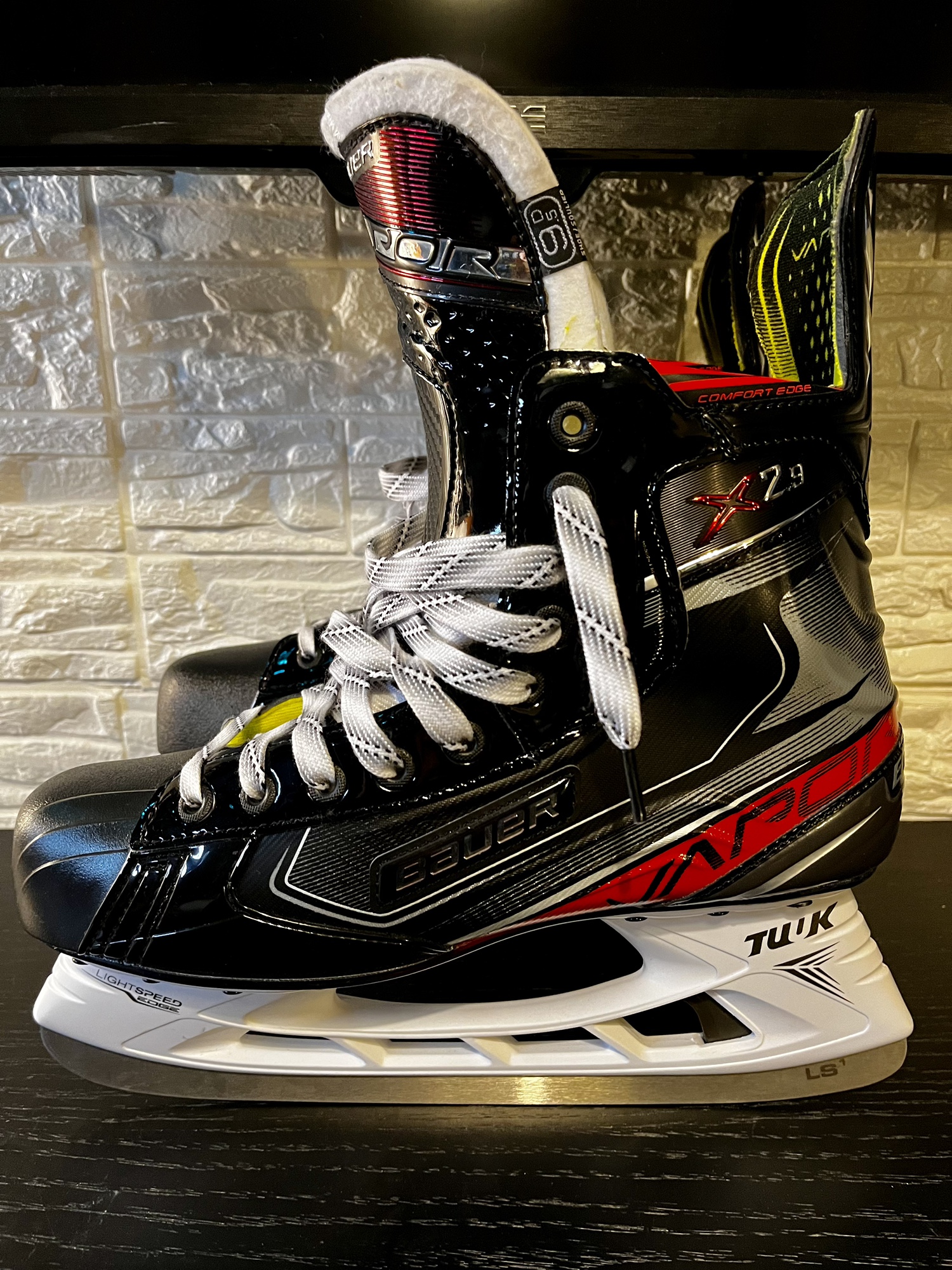 Bauer Vapor X2.9 Hockey Skates BRAND NEW | SidelineSwap