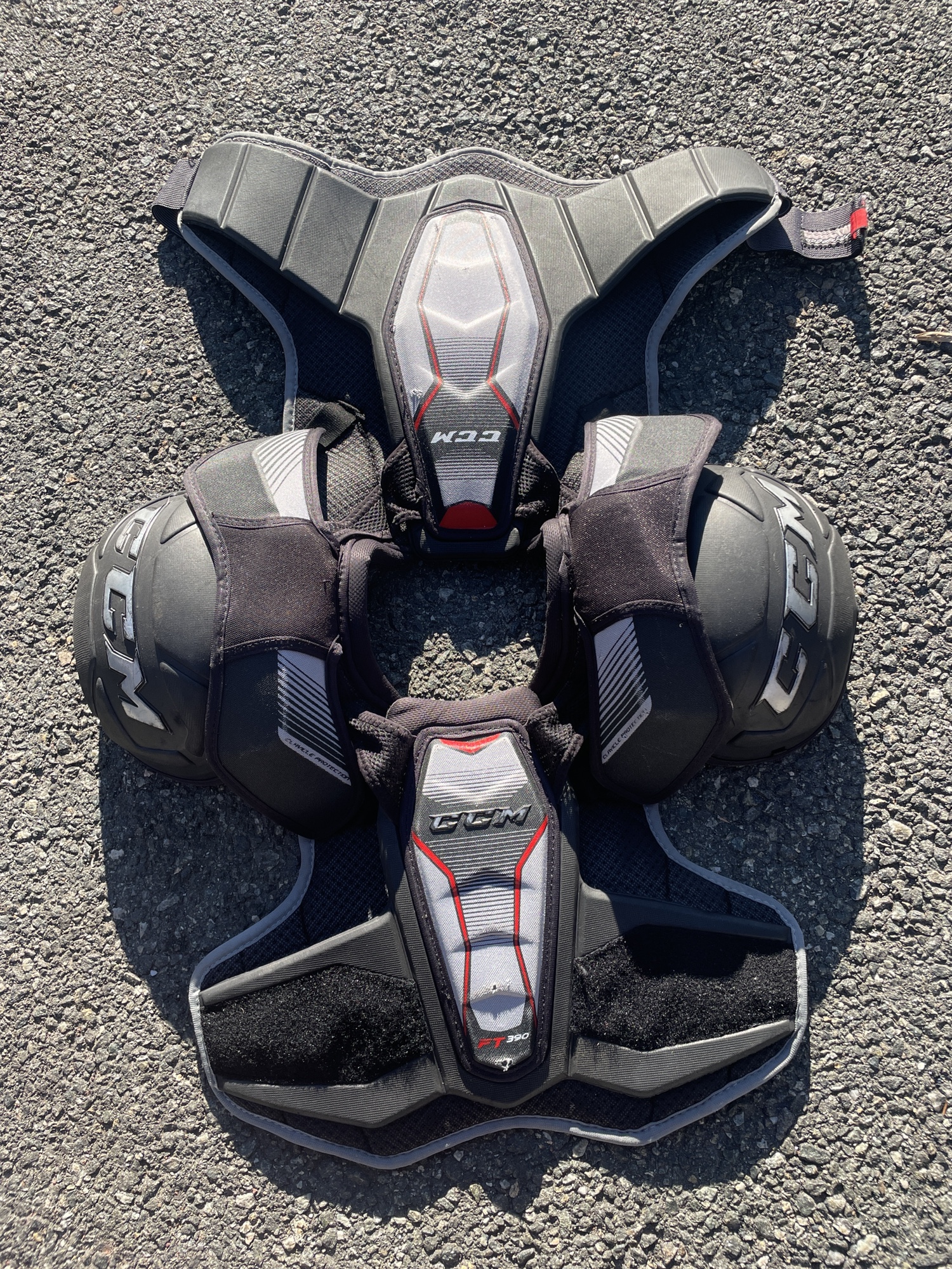 Senior Large CCM JetSpeed FT390 Shoulder Pads | SidelineSwap