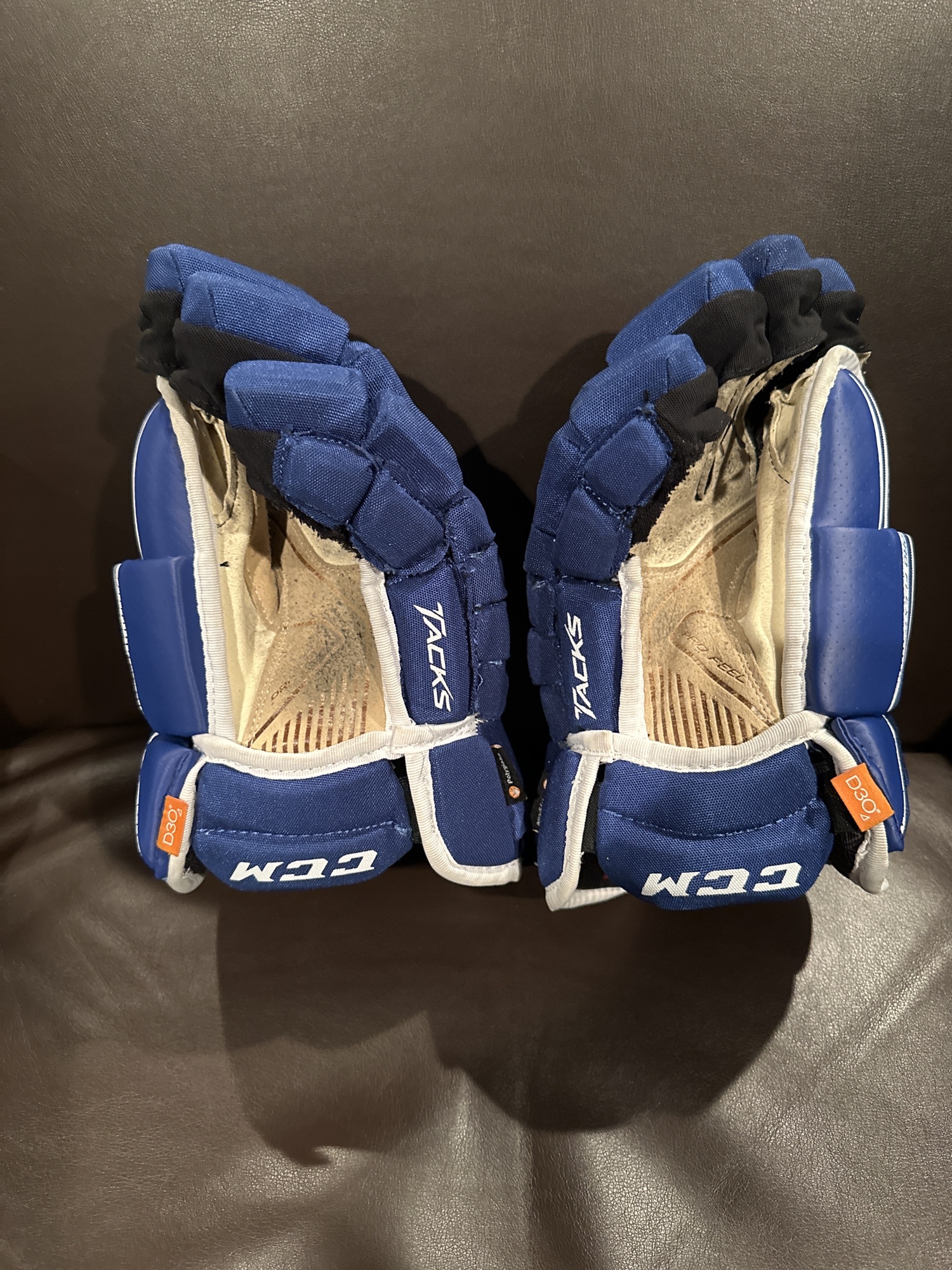 CCM 14" Tacks 4 roll pro 2 Gloves | SidelineSwap