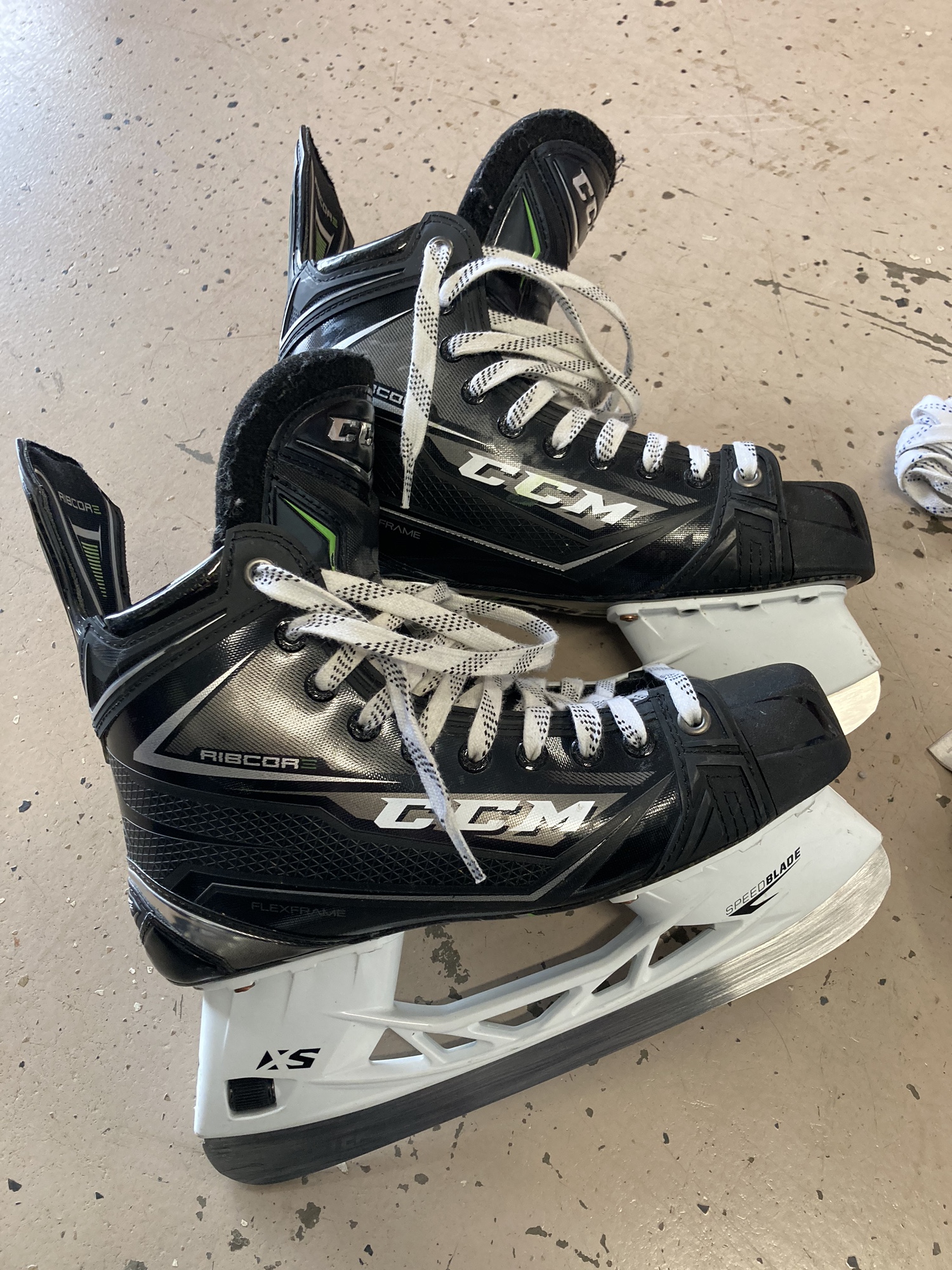 Excellent condition CCM ribcore 80k size 8.5 skates with step steel ...
