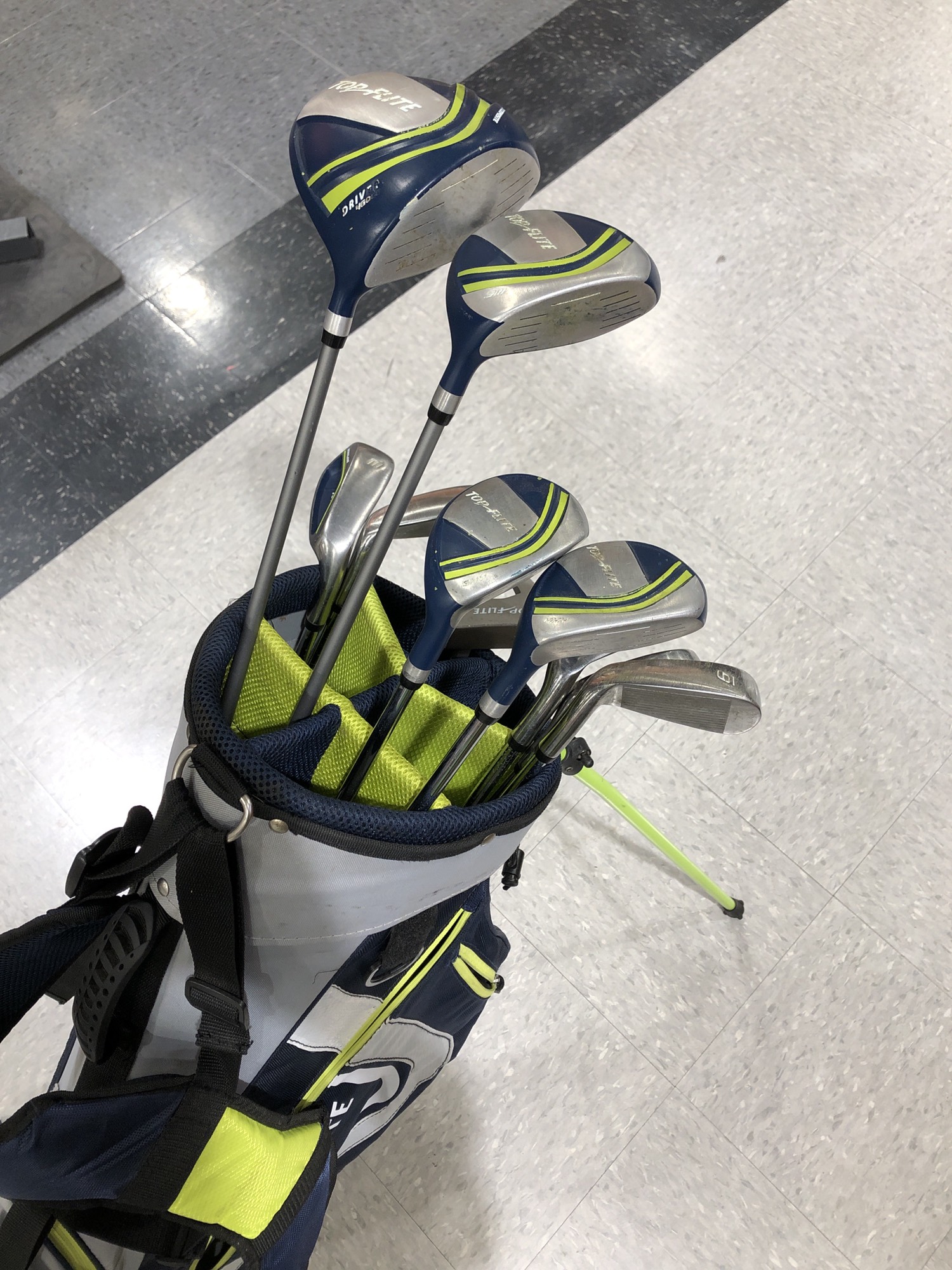 Used Top Flite Right-Handed Golf Club Set (Number of Clubs: 10 ...