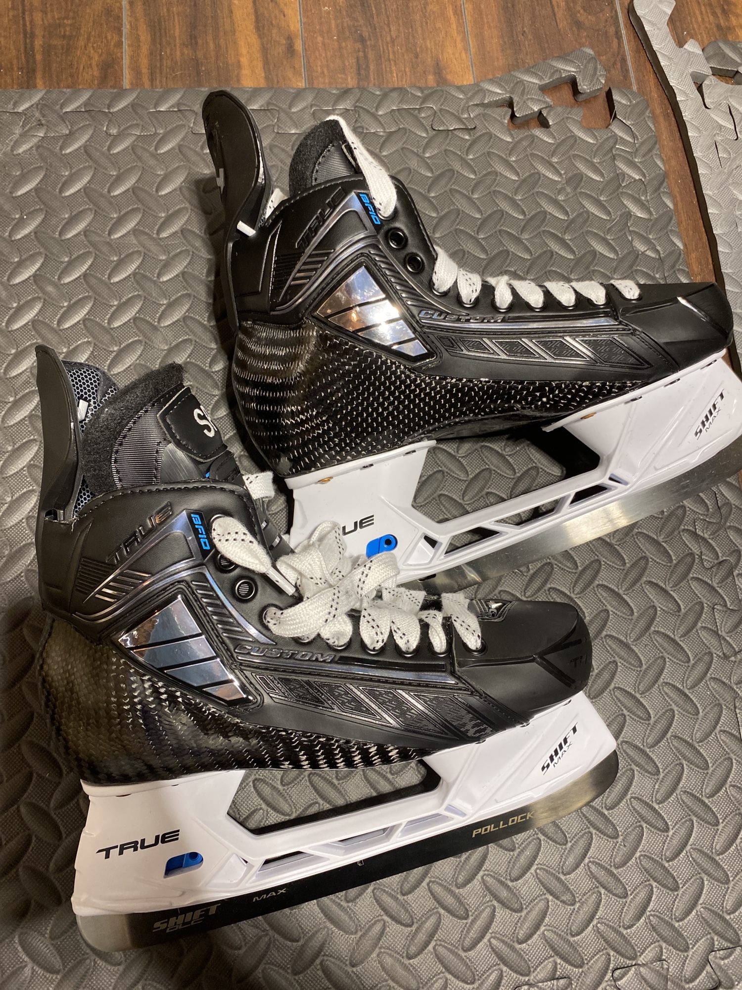 New True SVH Custom Hockey Skates 9.5 | SidelineSwap