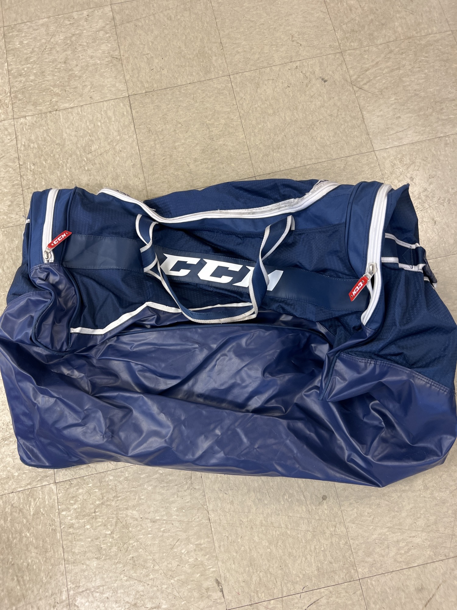 Used CCM 350 Deluxe Player Bag | SidelineSwap