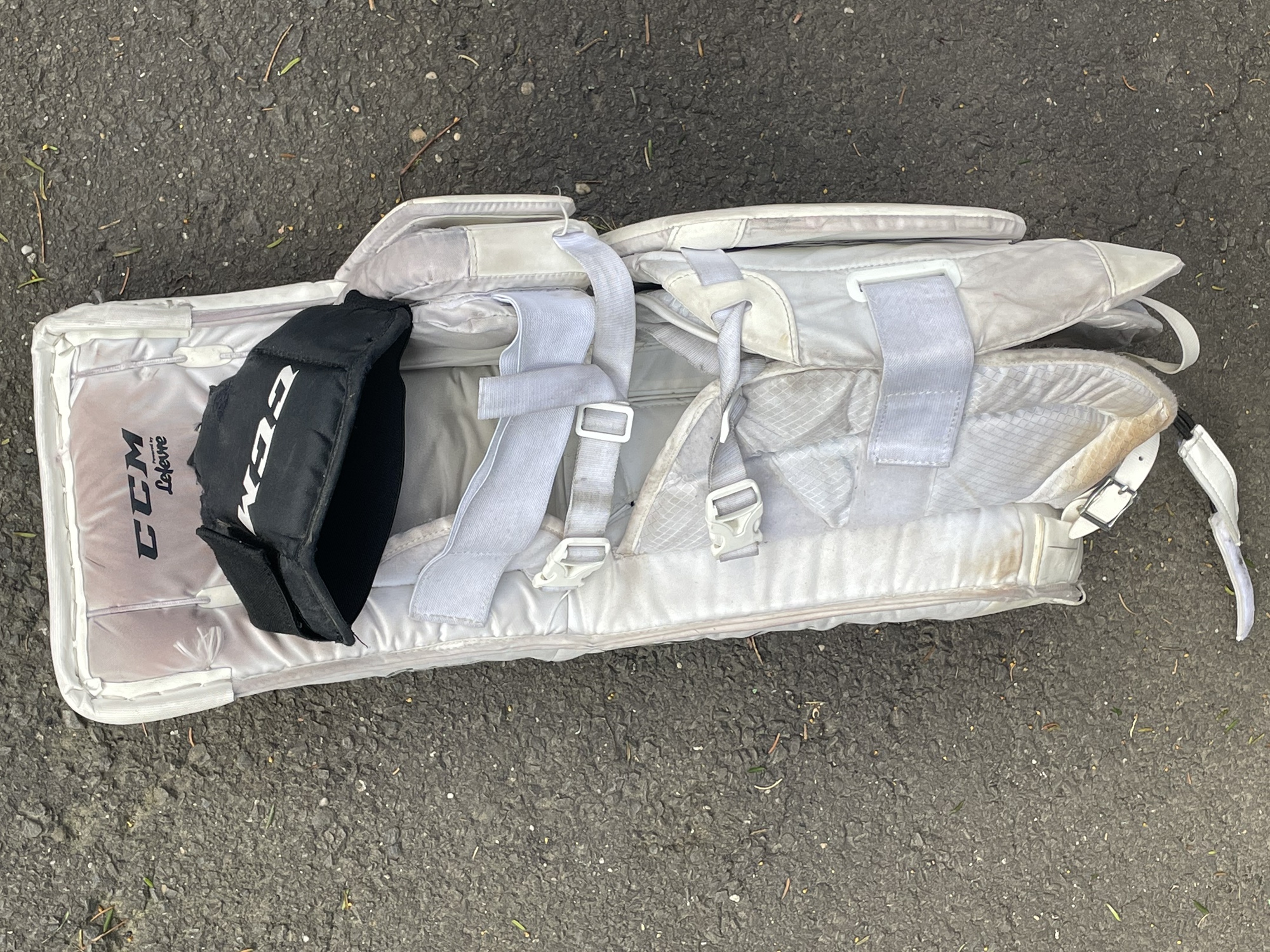 28 Ccm Extreme Flex E3 5 Goalie Leg Pads Sidelineswap