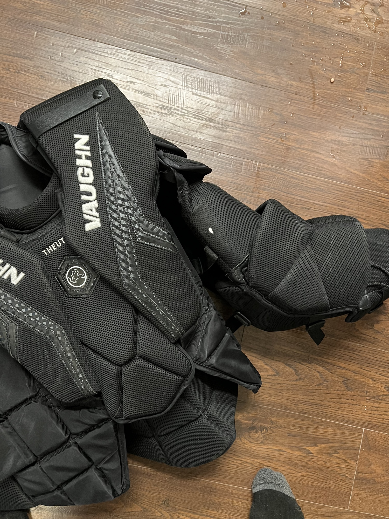 Vaughn Pro Stock SLR3 Pro Carbon Goalie Chest Protector | SidelineSwap