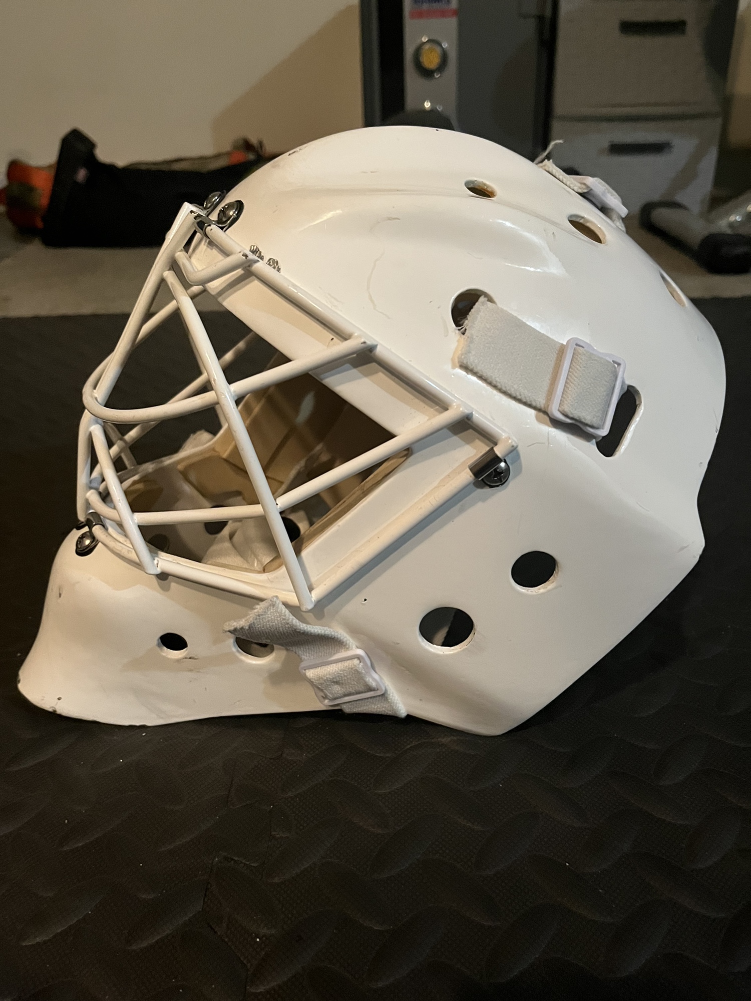 used vaughn pros choice senior M white goalie mask | SidelineSwap
