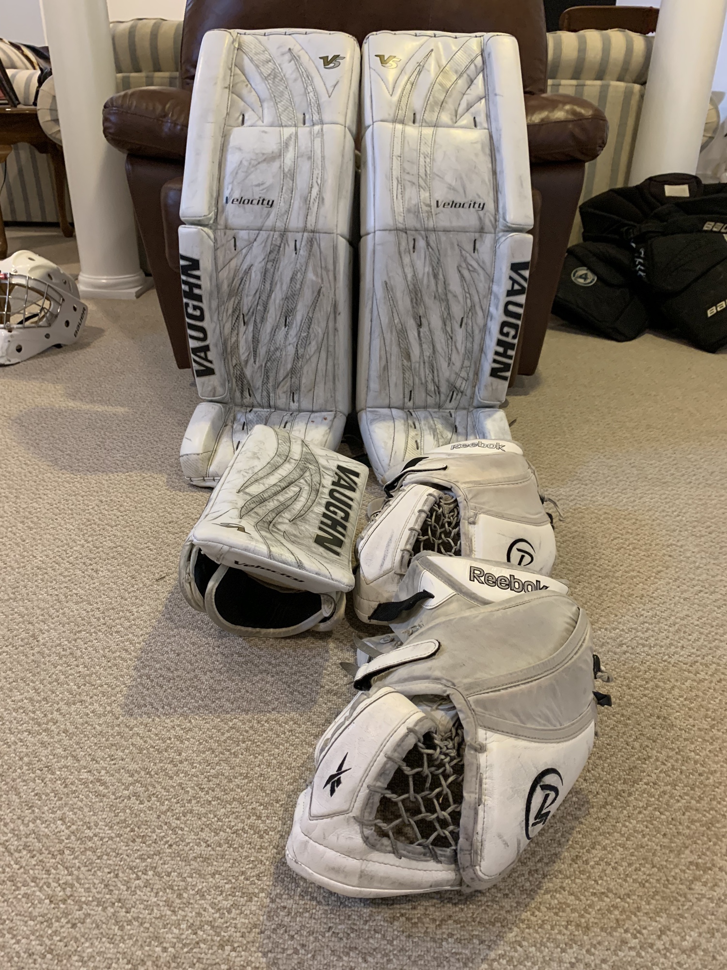 35" Vaughn Velocity V5 Goalie Leg Pads With Gloves | SidelineSwap