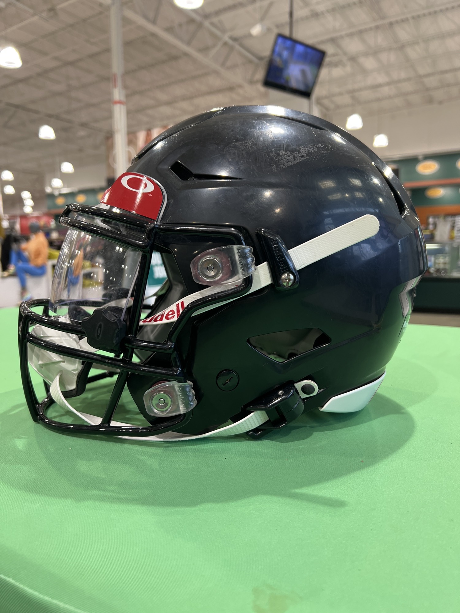 Medium Riddell SpeedFlex Youth Helmet | SidelineSwap