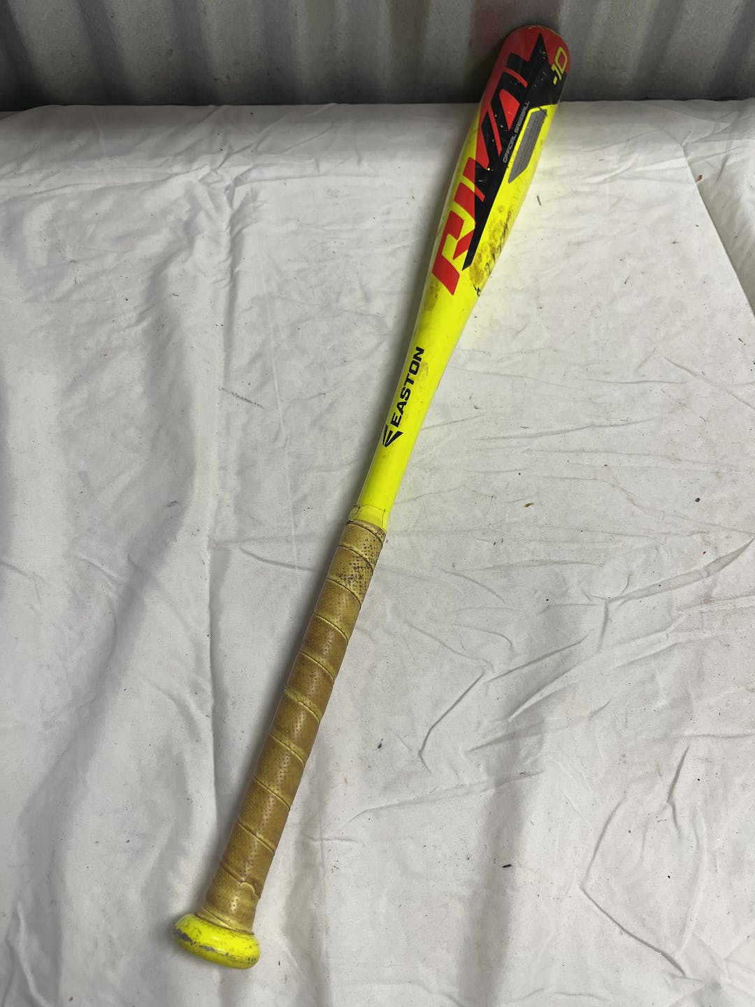 Used Easton Rival 26" -10 Drop Usa 2 1 4 Barrel Bats | SidelineSwap