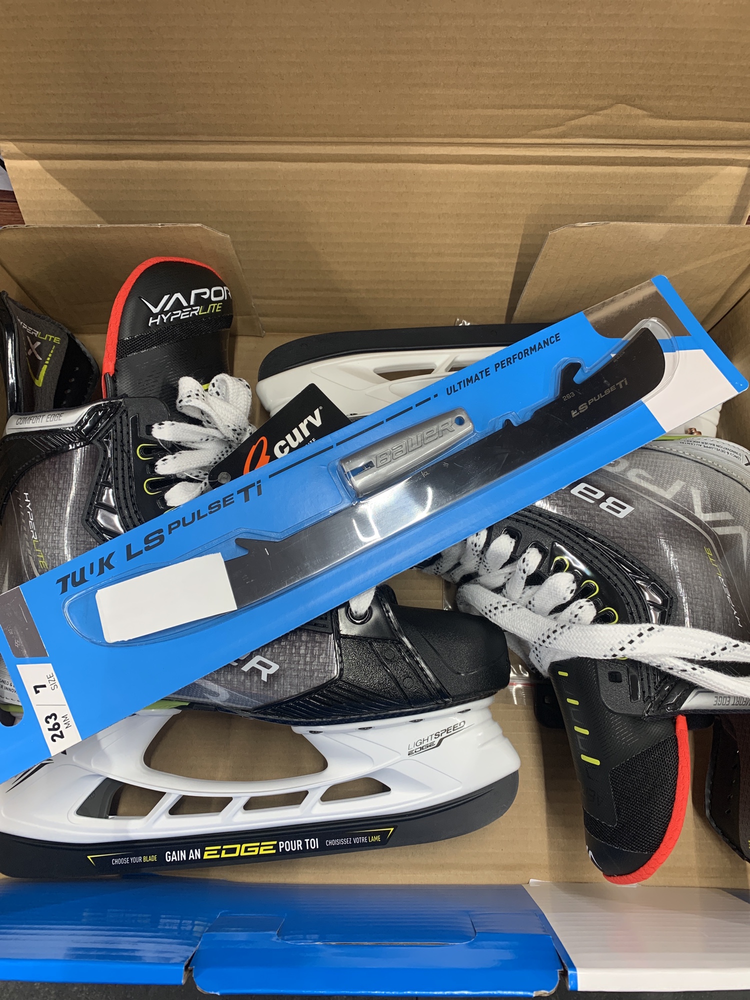 New Bauer Size 7 Vapor Hyperlite Hockey Skates | SidelineSwap