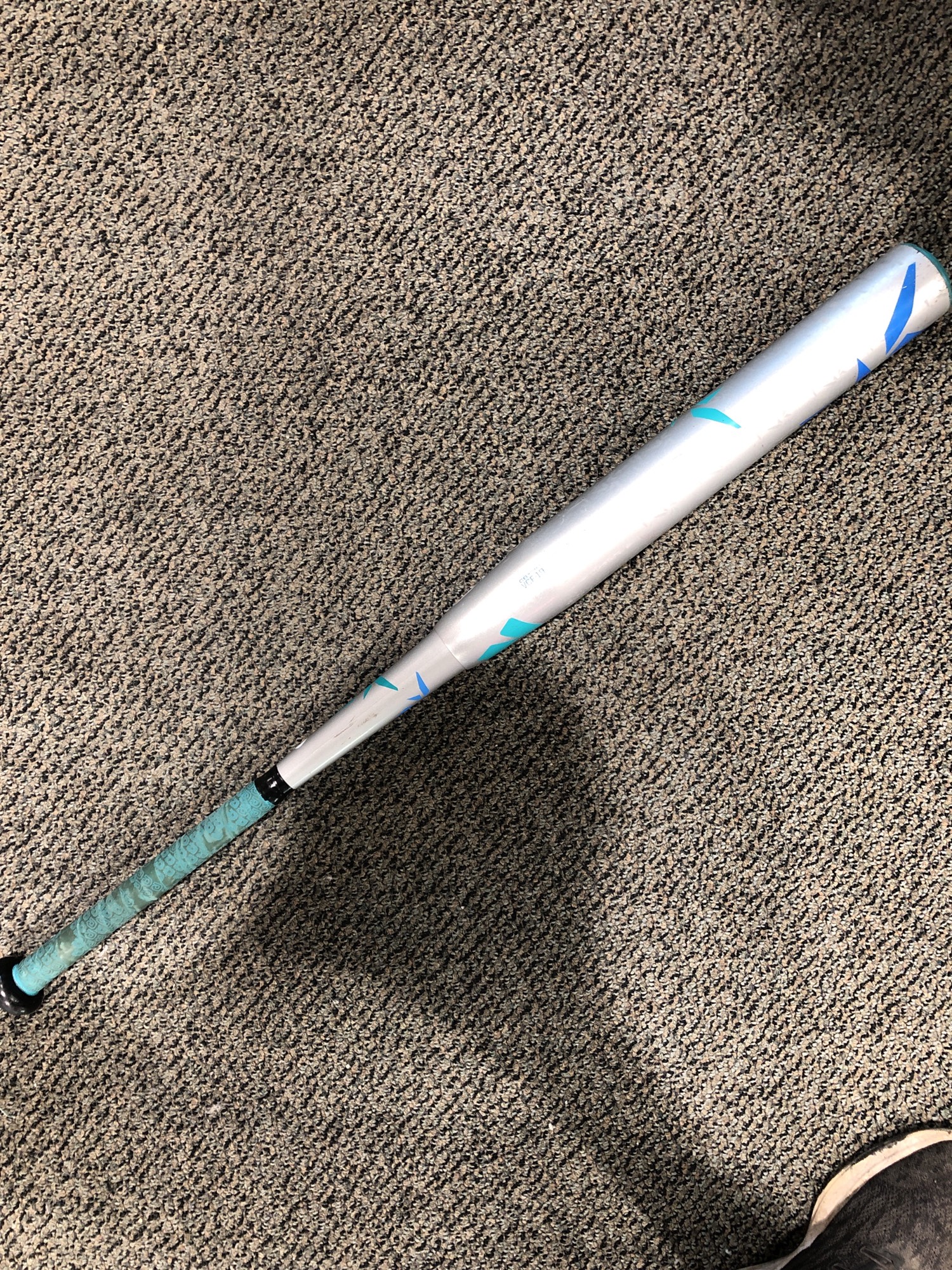 Used 2019 DeMarini Vendetta Composite Bat -12 20OZ 32" | SidelineSwap