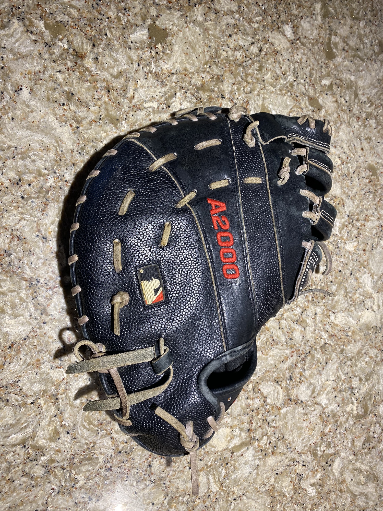 A2000 Right Handed First Baseman’s Glove | SidelineSwap