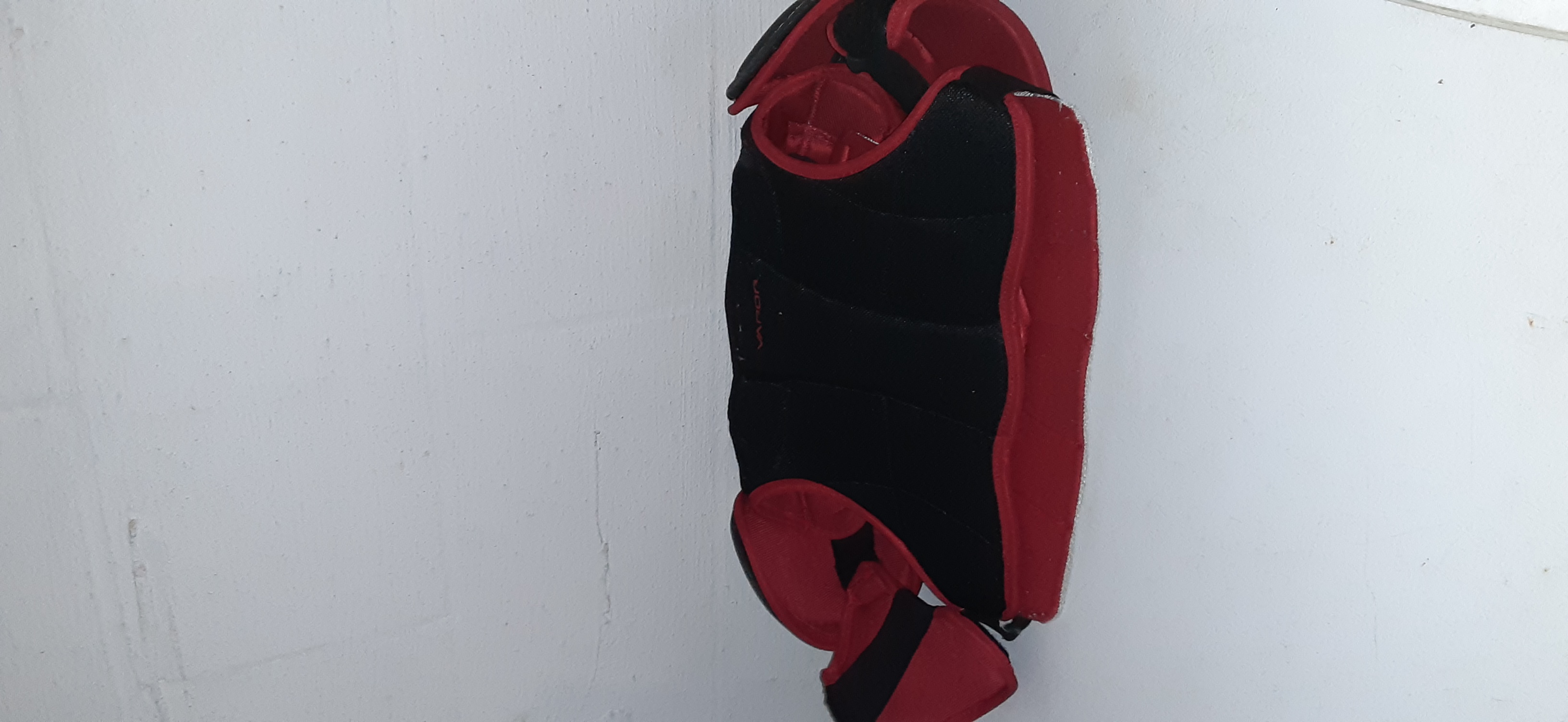 Youth Used Large Bauer Vapor Lil Rookie Shoulder Pads | SidelineSwap